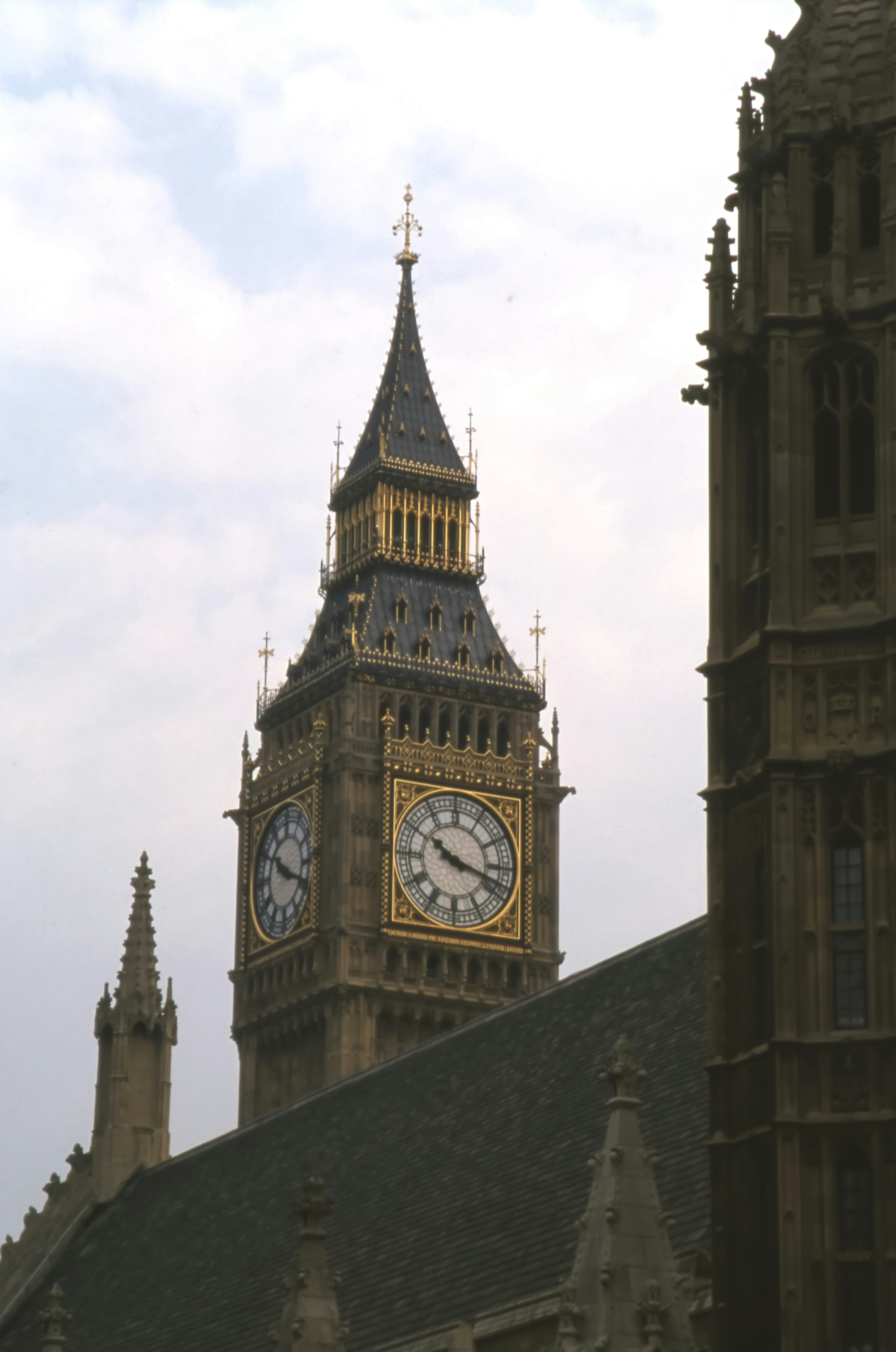A tall clock tower with a sky background photo – Free London Image on ...