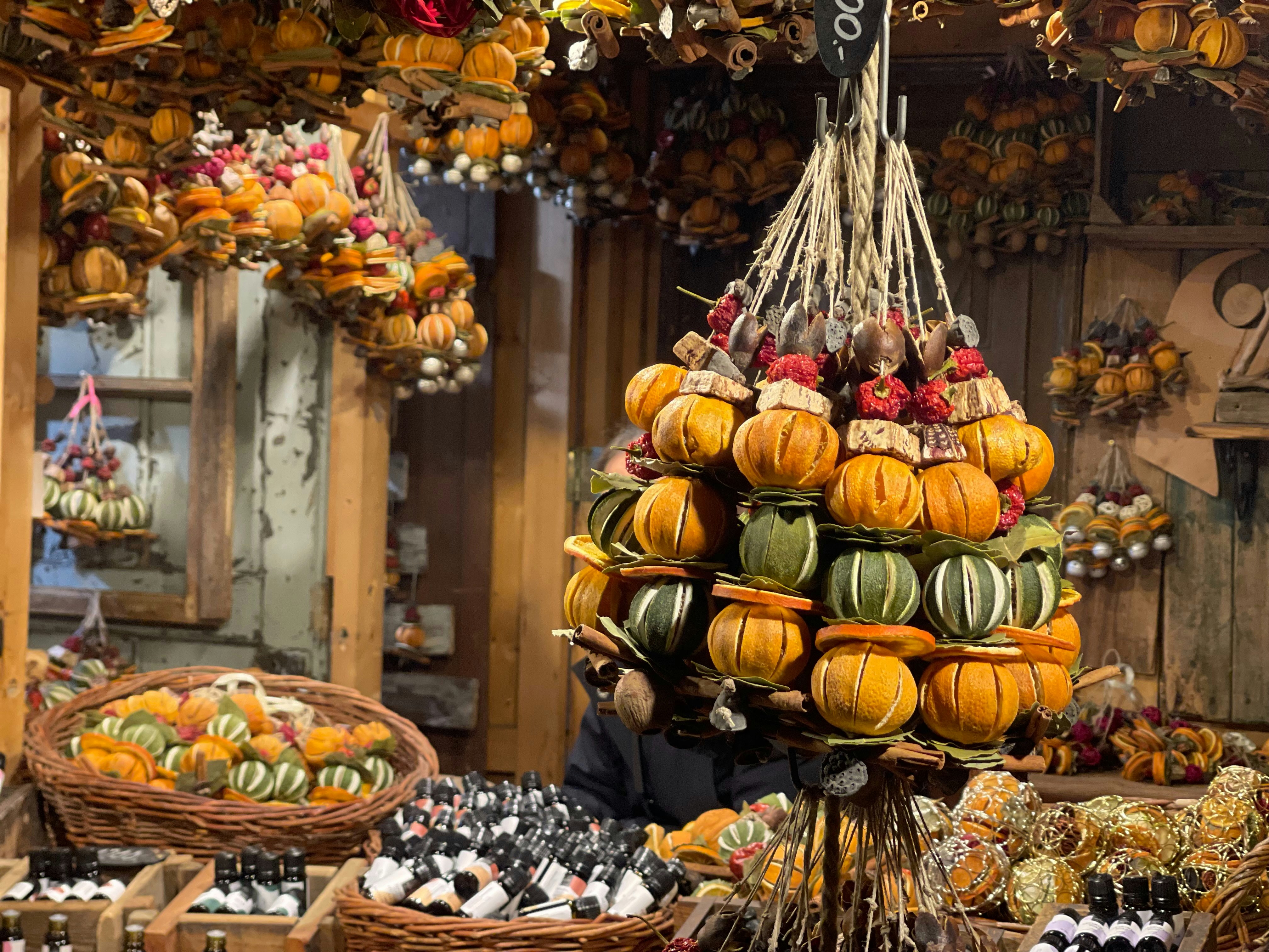 Harvest Garland: A Towering Pumpkin Bouquet at a Rustic Market Stall
