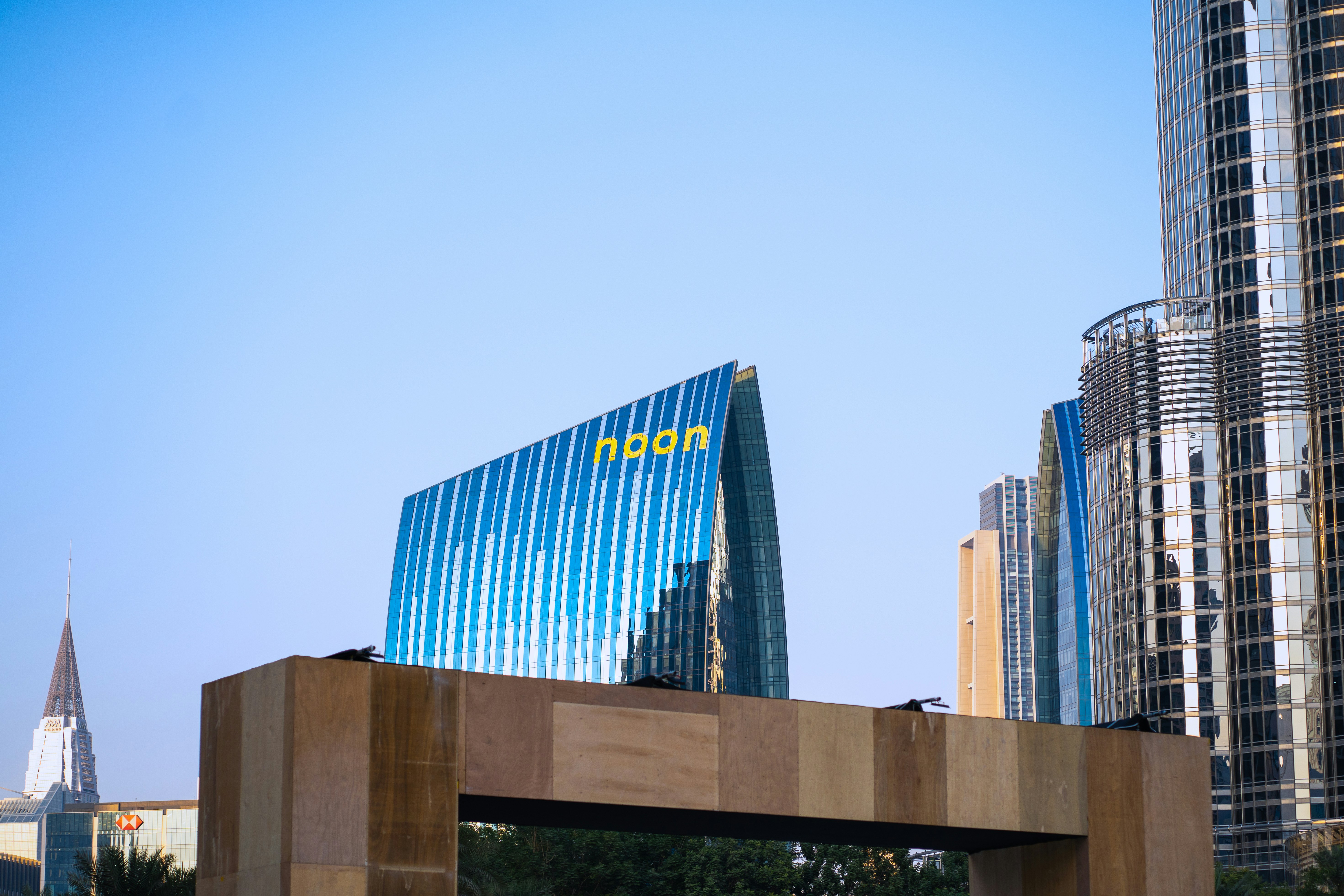 A very tall building with a sign on top of it photo – Free Building ...