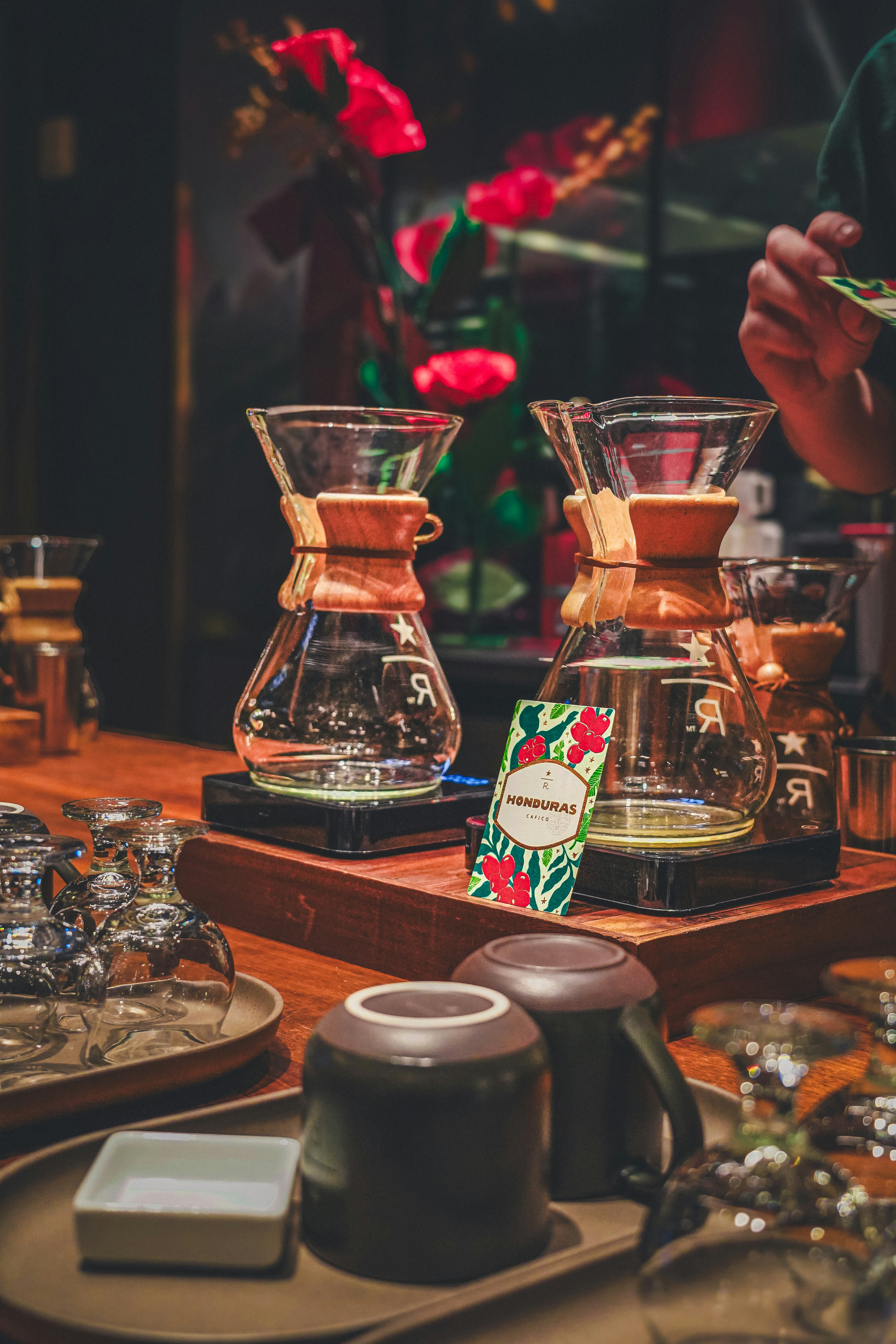 Honduras in Glass: A Quiet Pour-Over Moment at the Café