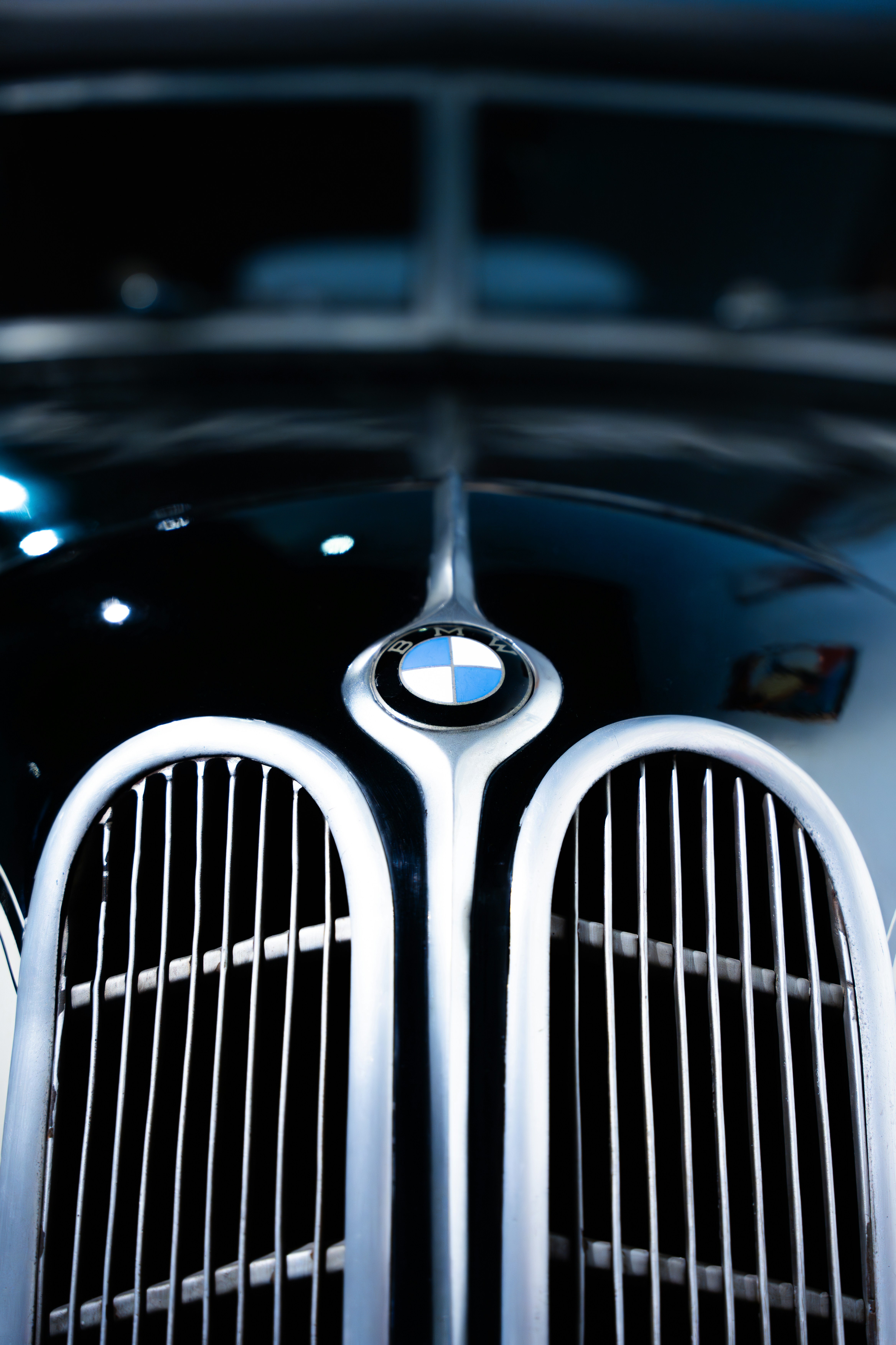 A close up of the front grill of a car photo – Free Car Image on Unsplash