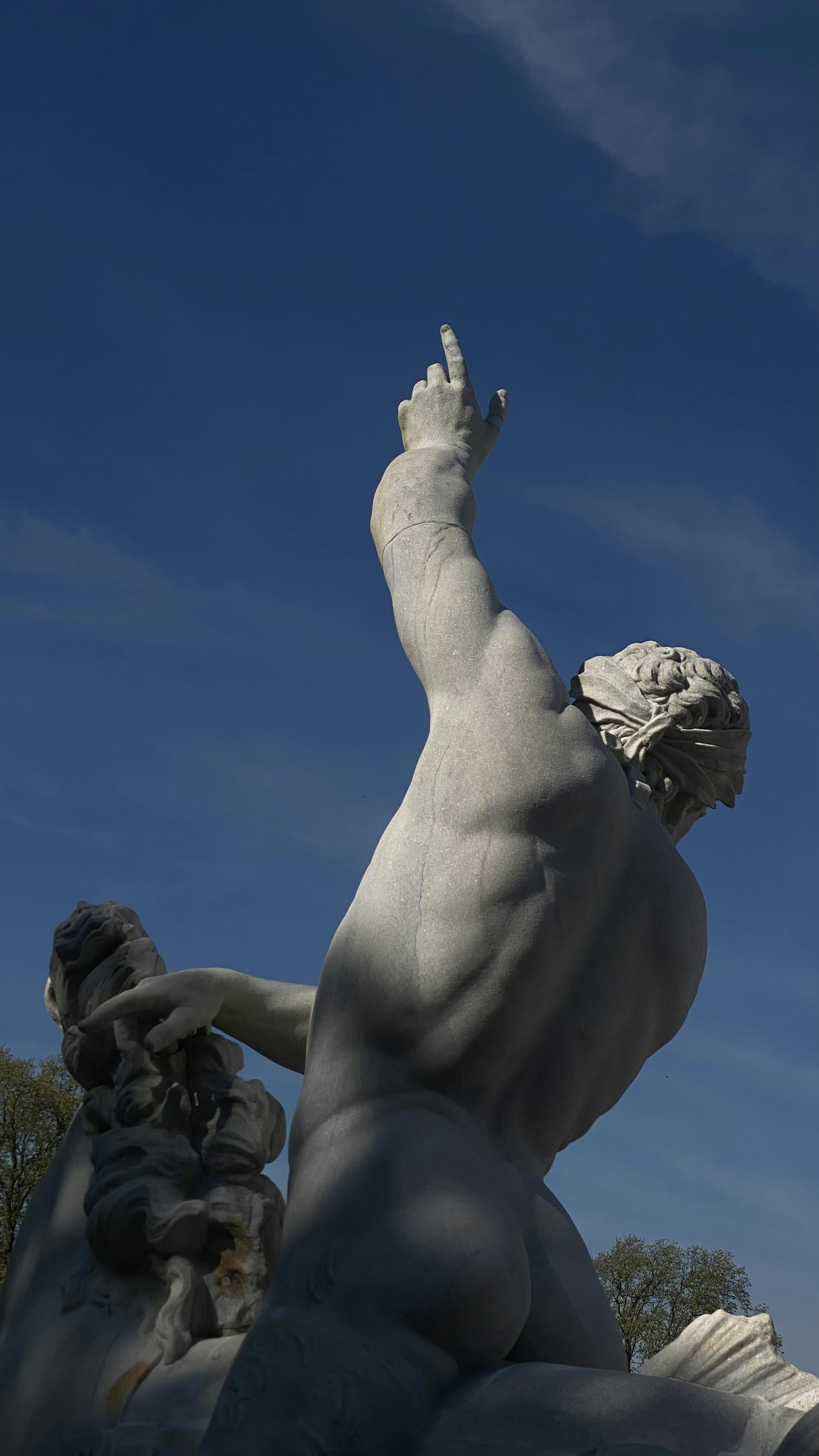 A statue of a man reaching up to the sky photo – Free Vienna Image on ...
