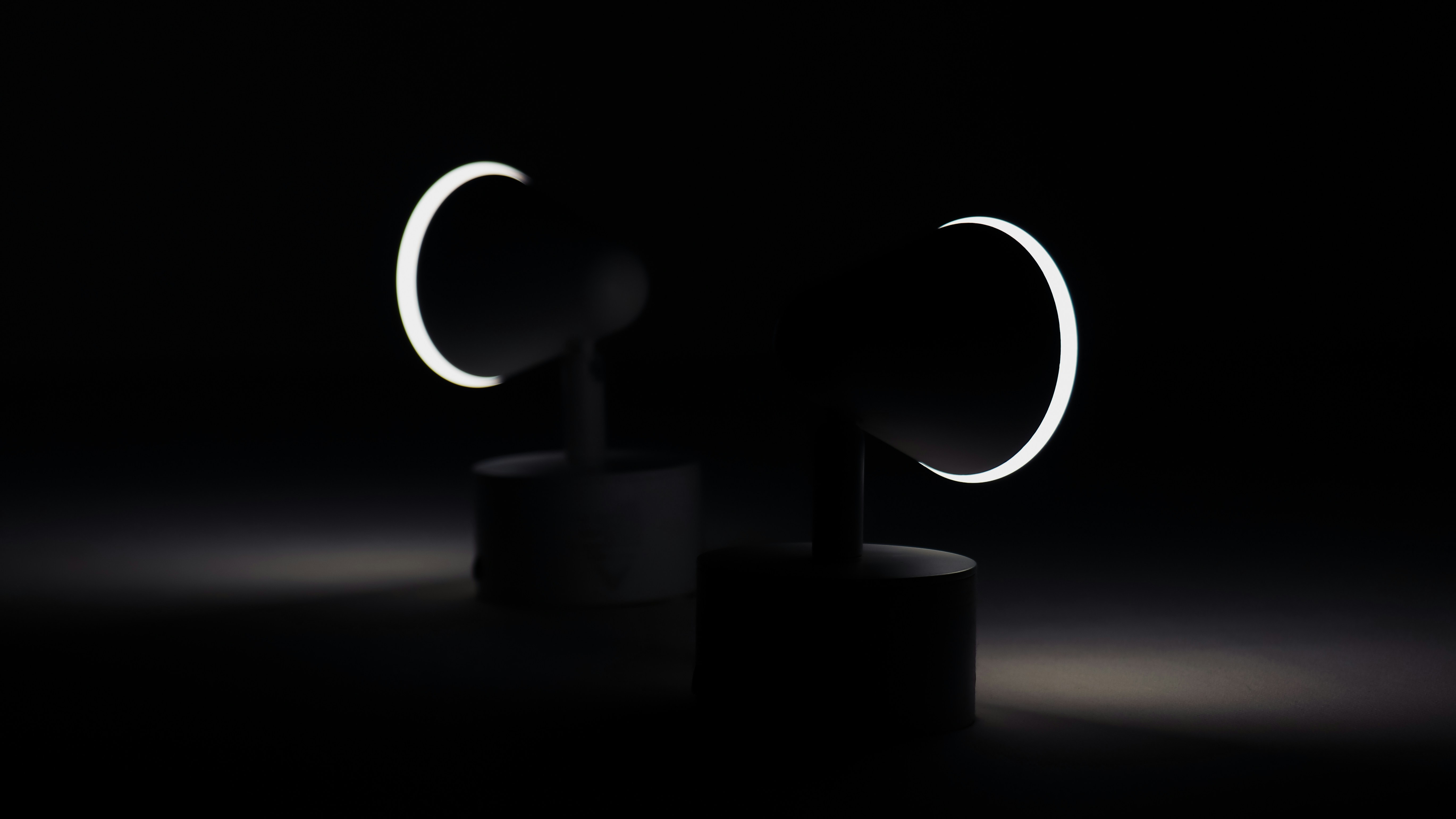 A black background with two circular lights in the dark photo – Free ...