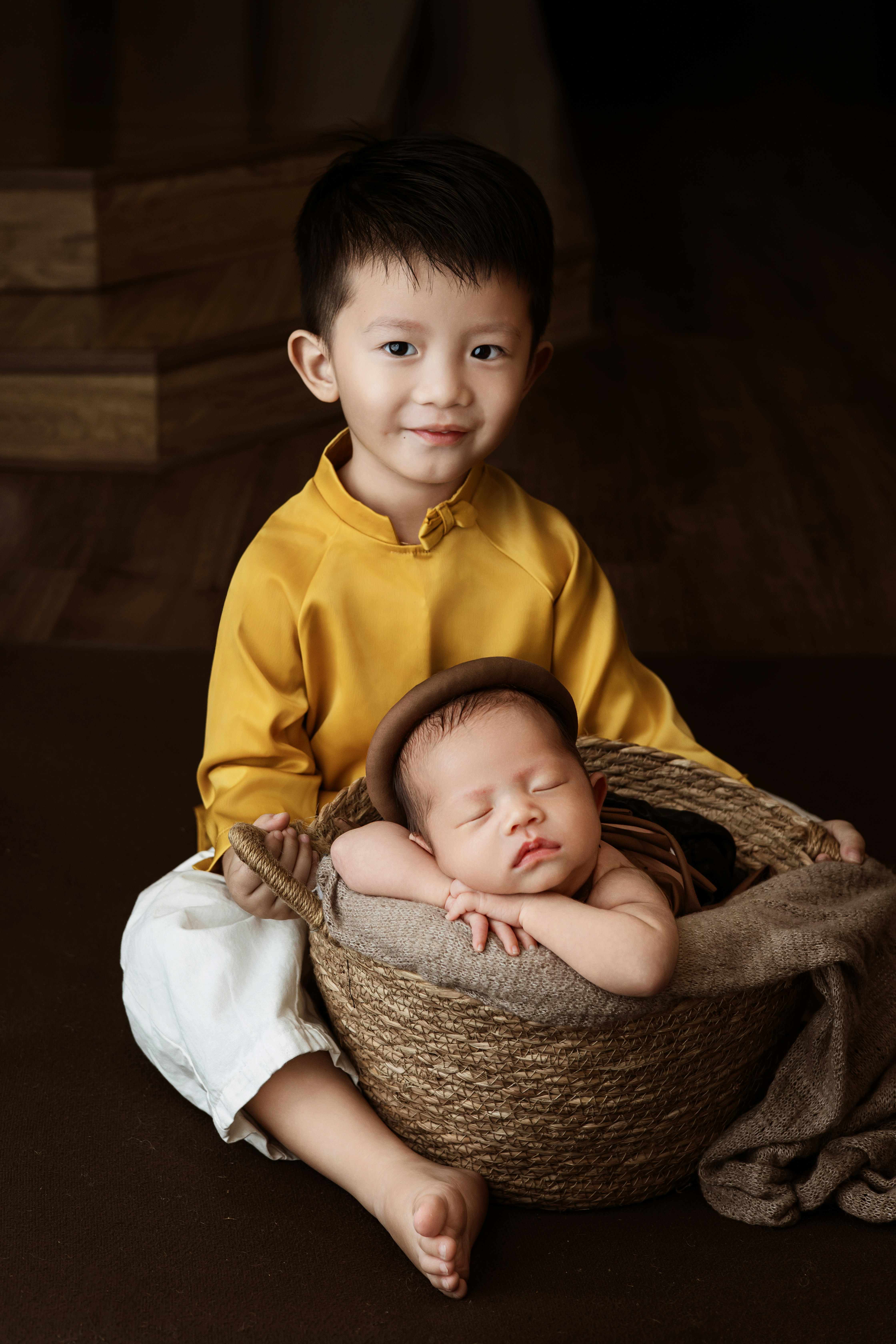Two young boys sitting next to each other in a basket photo – Free ...