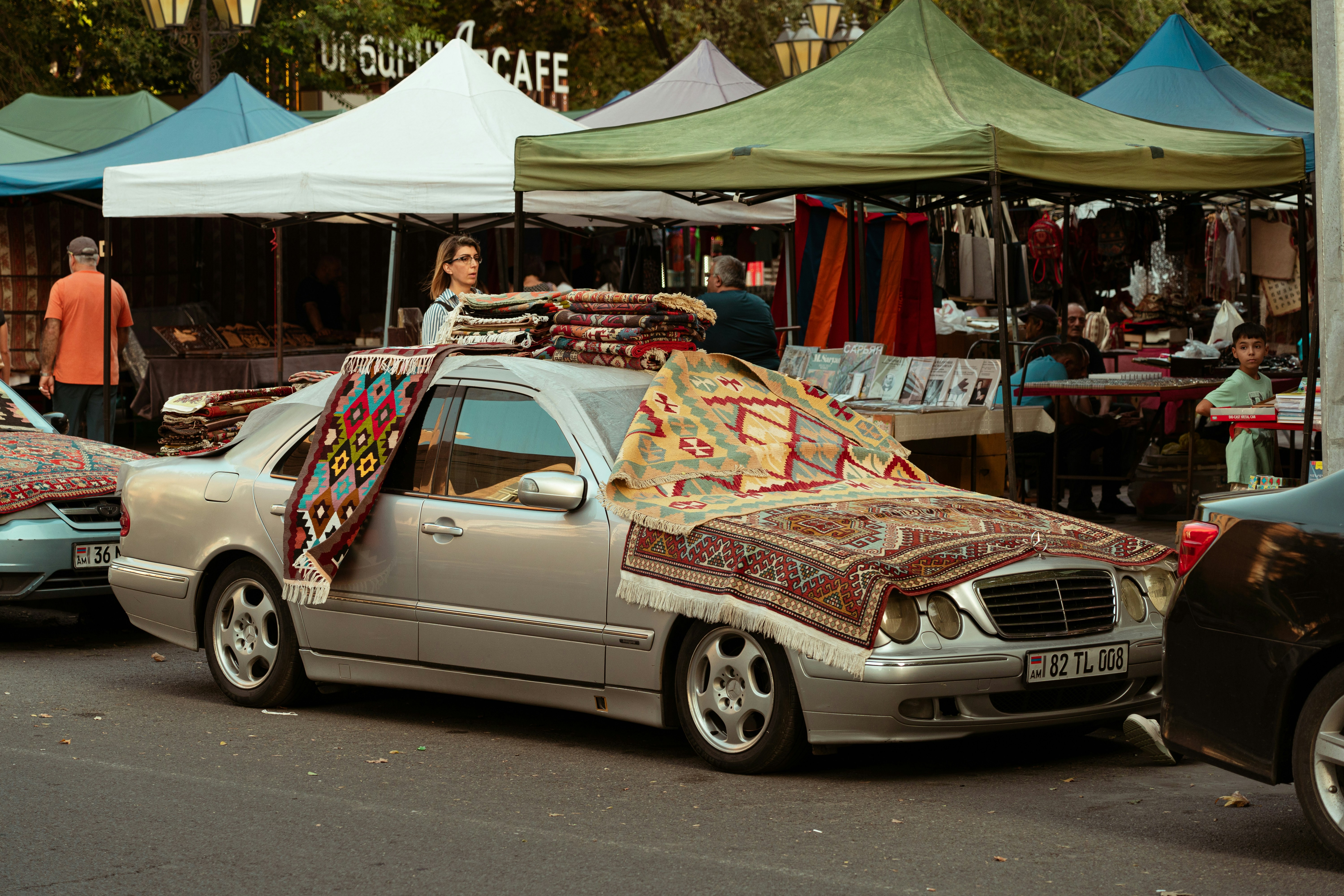 Rugs on Wheels: A Silver Sedan Transforms a Street Market Booth