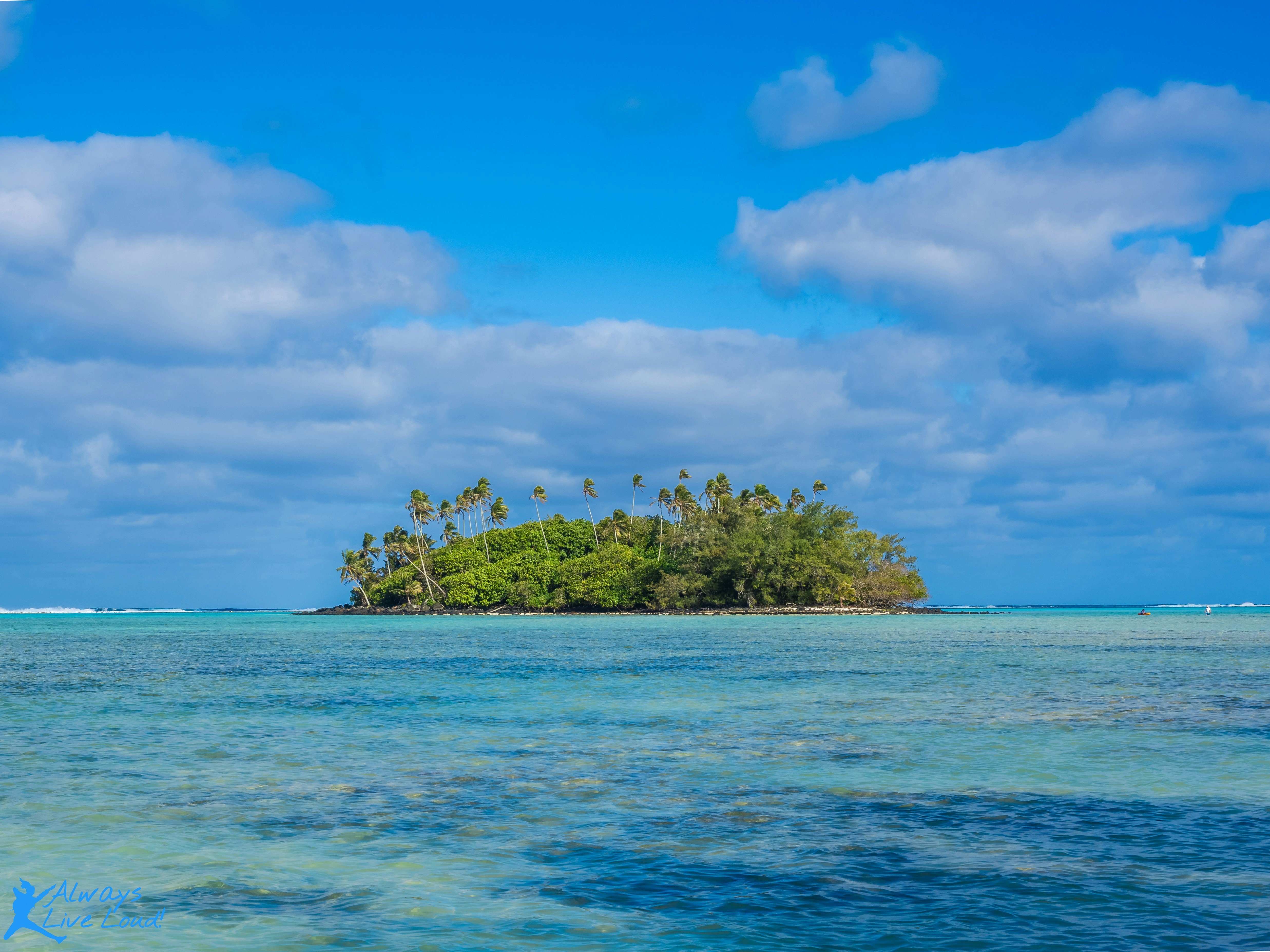 A small island in the middle of the ocean photo – Free Muri beach Image ...