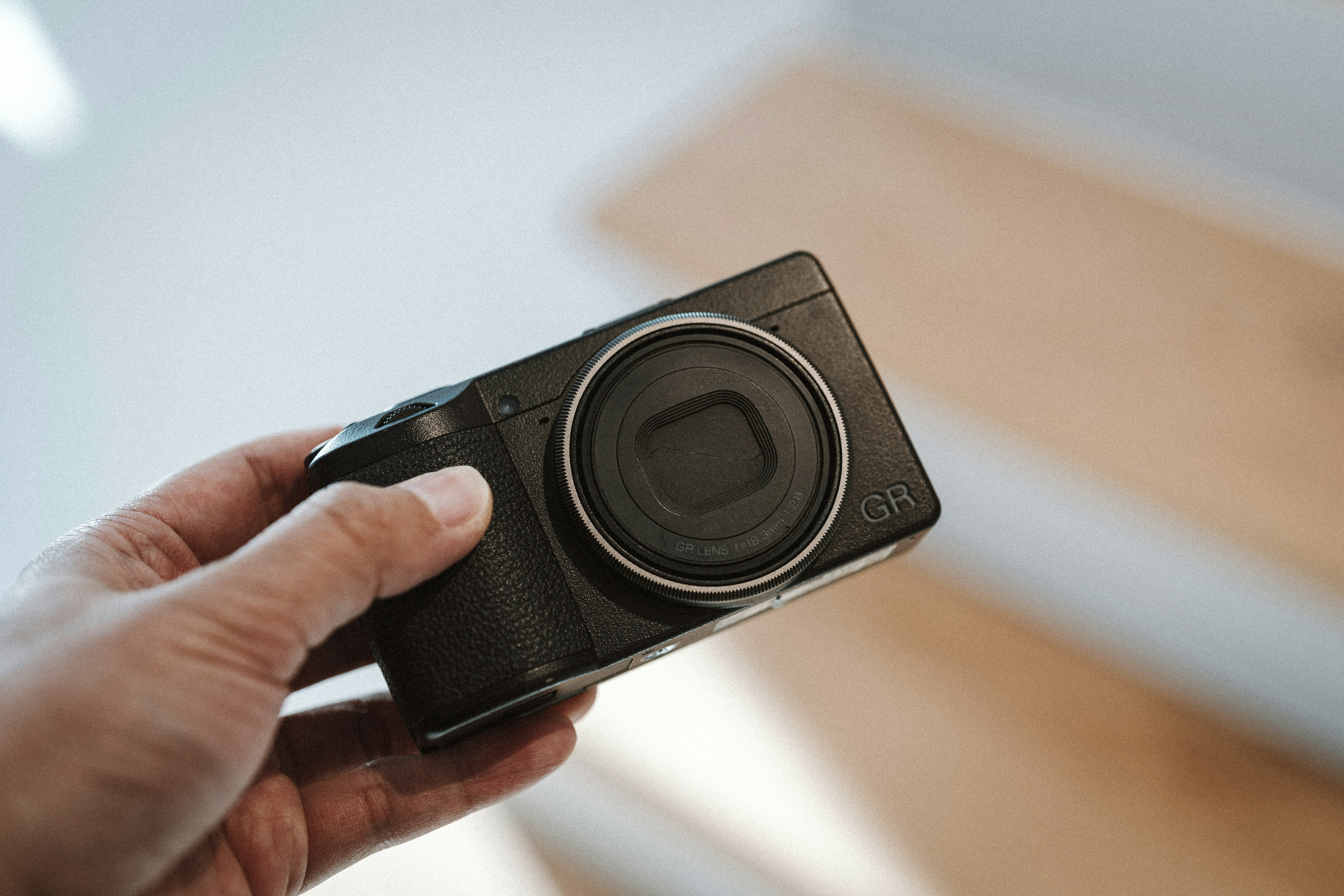 A person holding a camera in their hand photo – Free Photo Image on ...