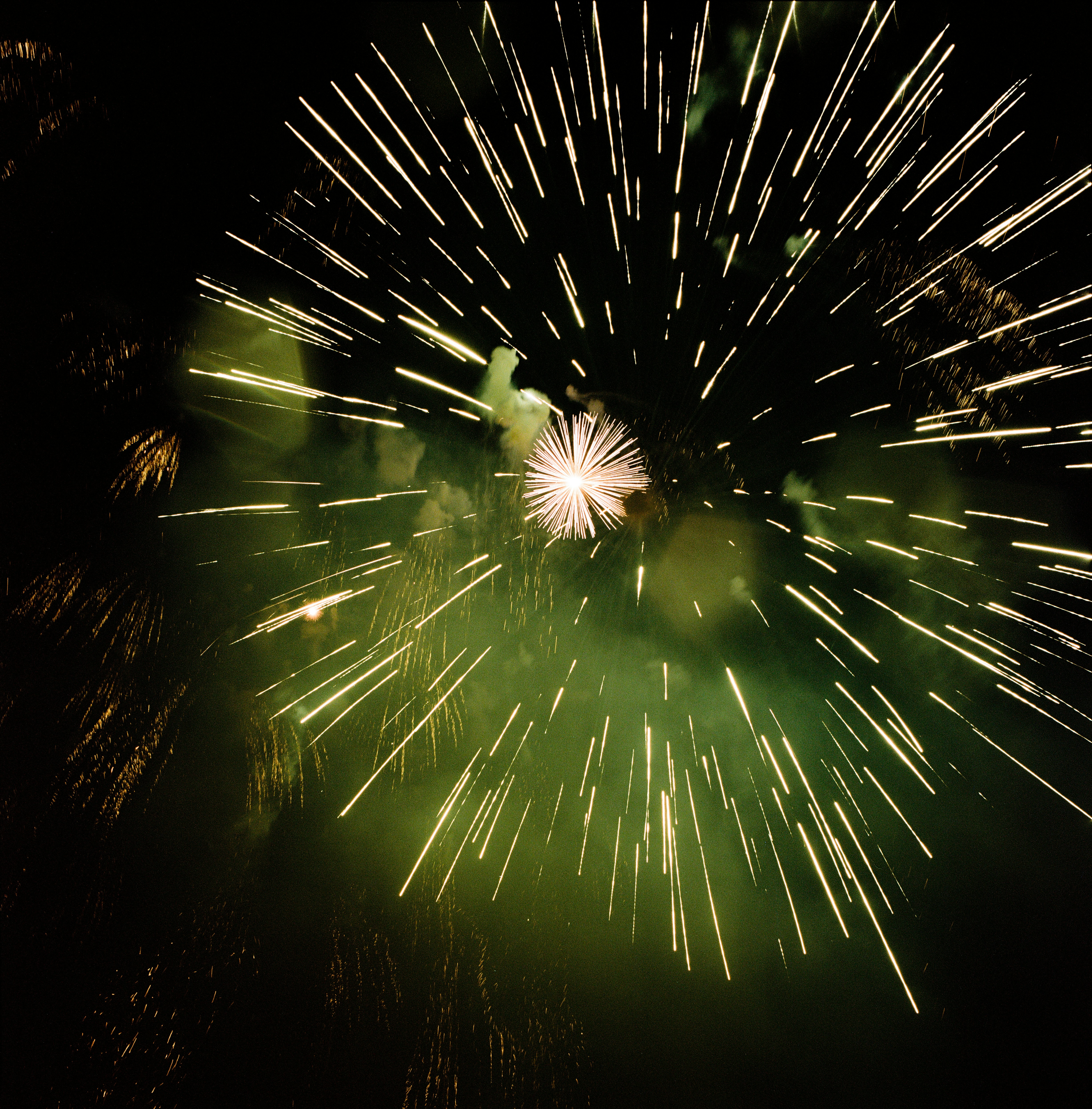 A green and white firework in the night sky photo – Free Night Image on ...