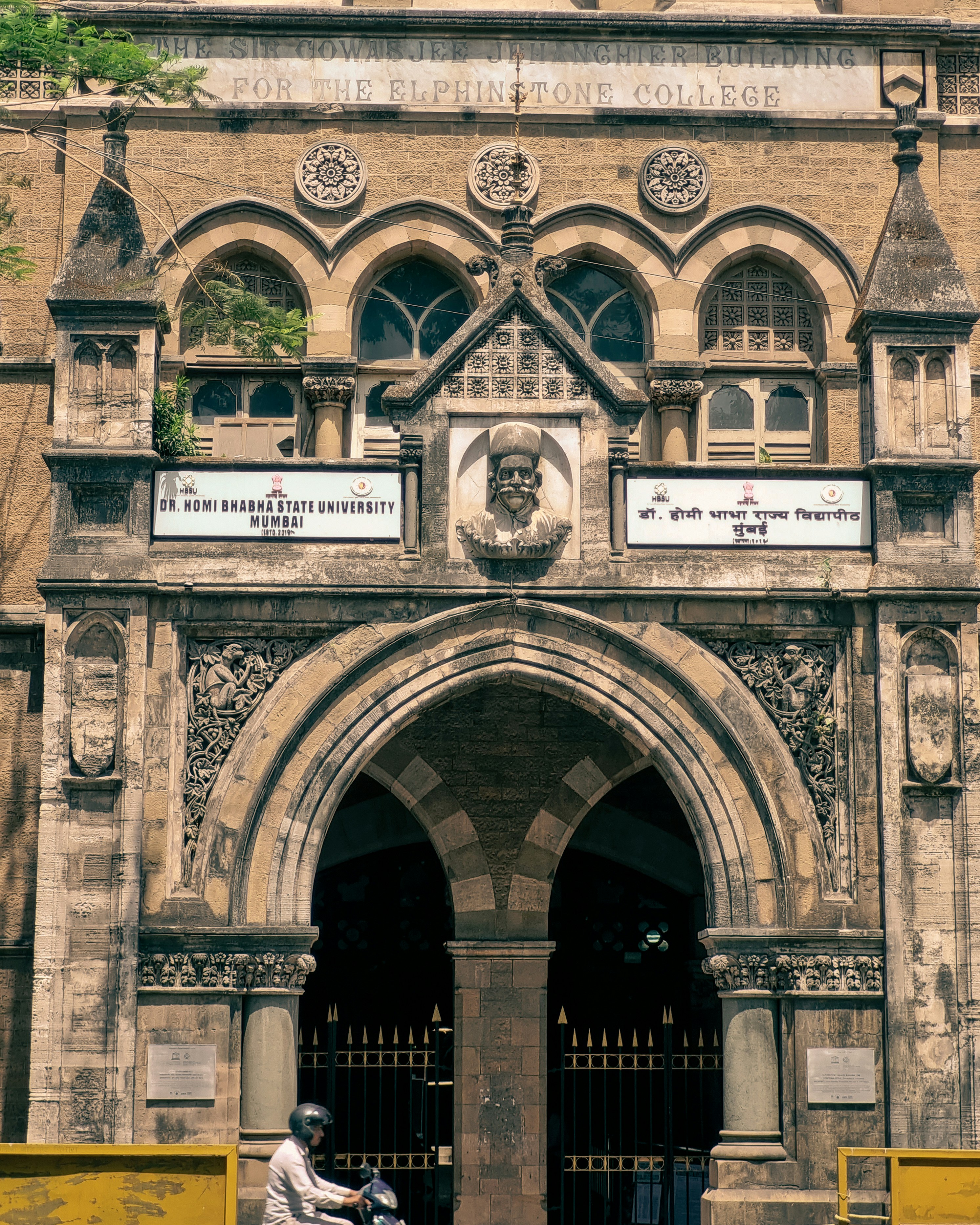 Gateway of Knowledge: Weathered Arch of Mumbai’s Elphinstone College