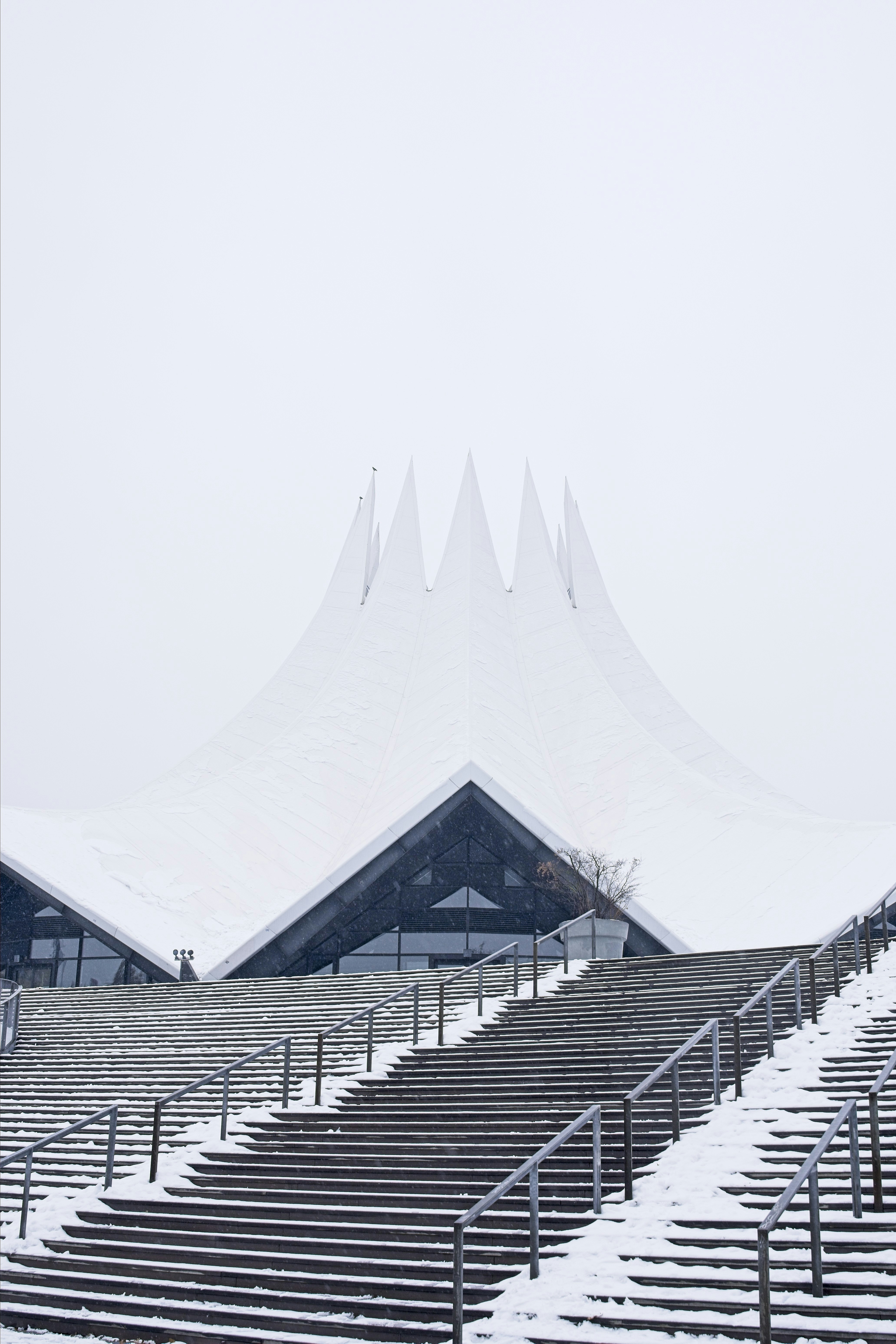 Snow-White Peaks: The Geometric Roof Amid Quiet Steps