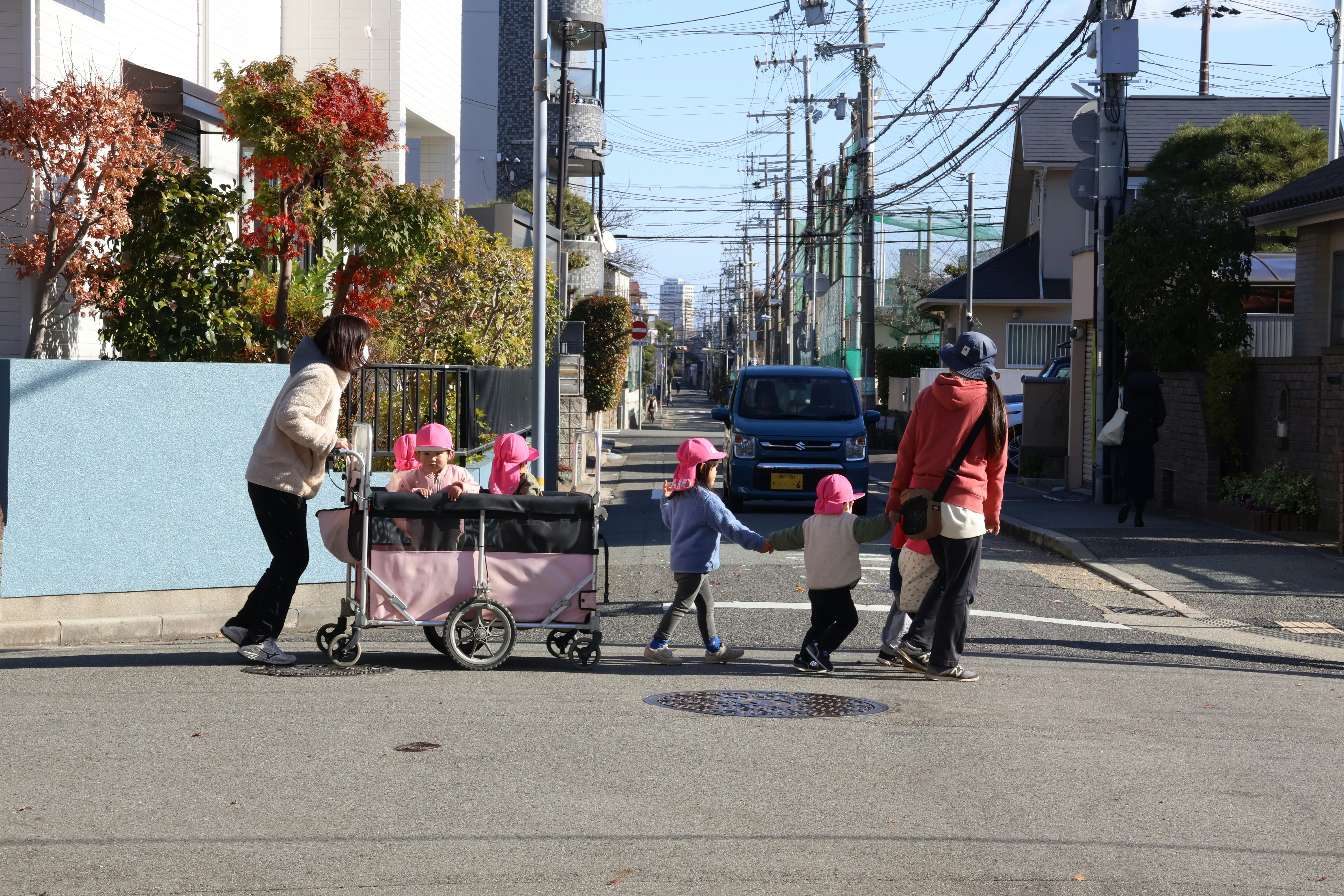 Guiding Little Adventurers Across the Urban Path
