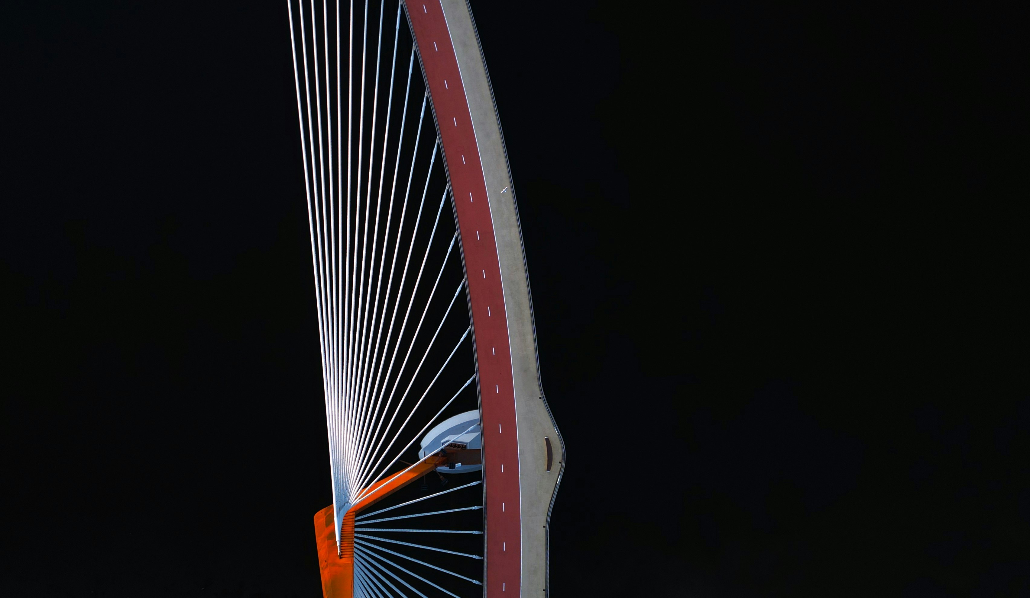 Orange Hub, White Spokes: A Minimal Close-Up of Wheelframe Precision