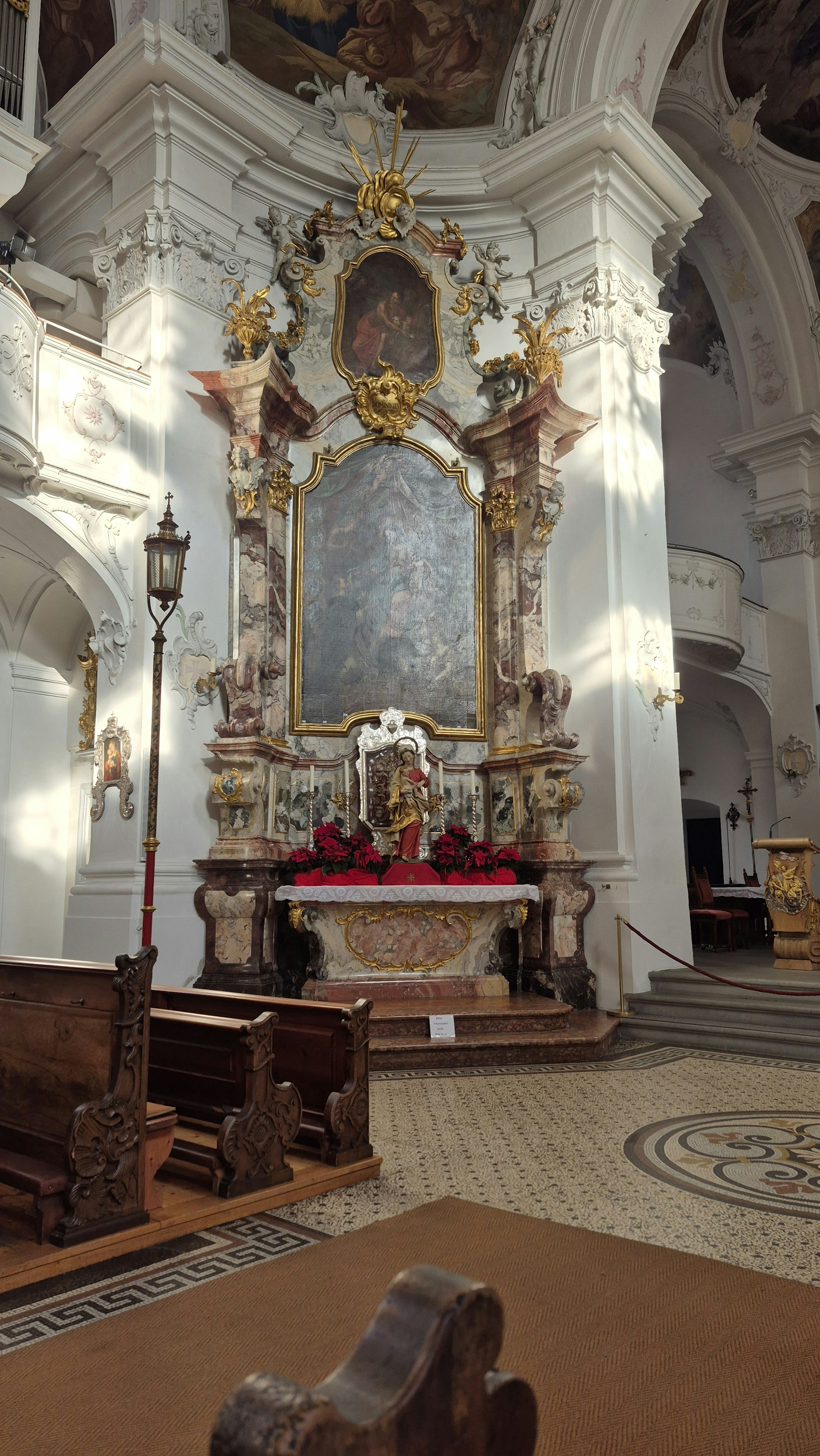 A church with a large alter in the middle of it photo – Free Altar ...