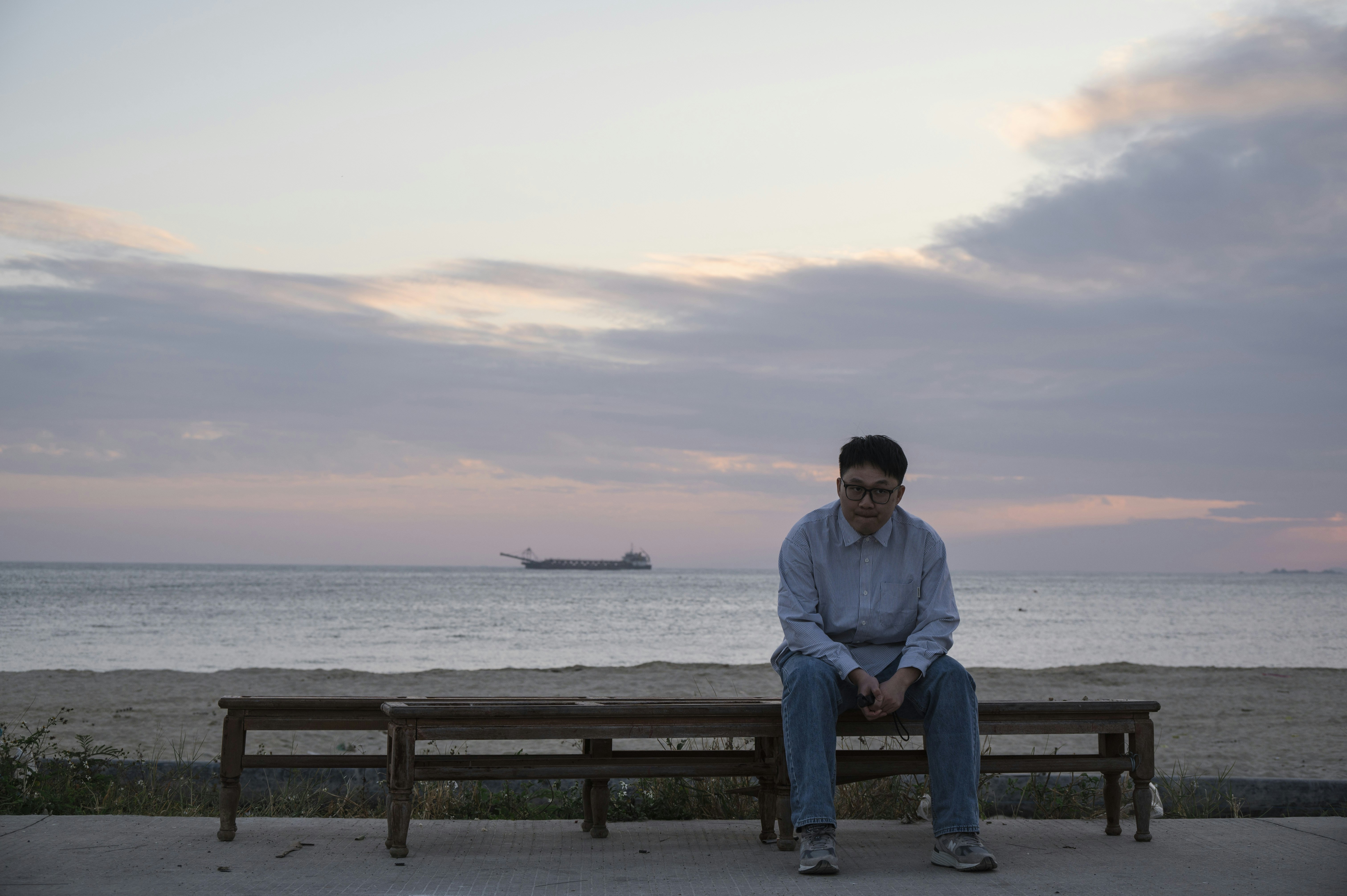 A man sitting on a bench at the beach photo – Free 汕尾陆丰湖东观海亭 Image on ...