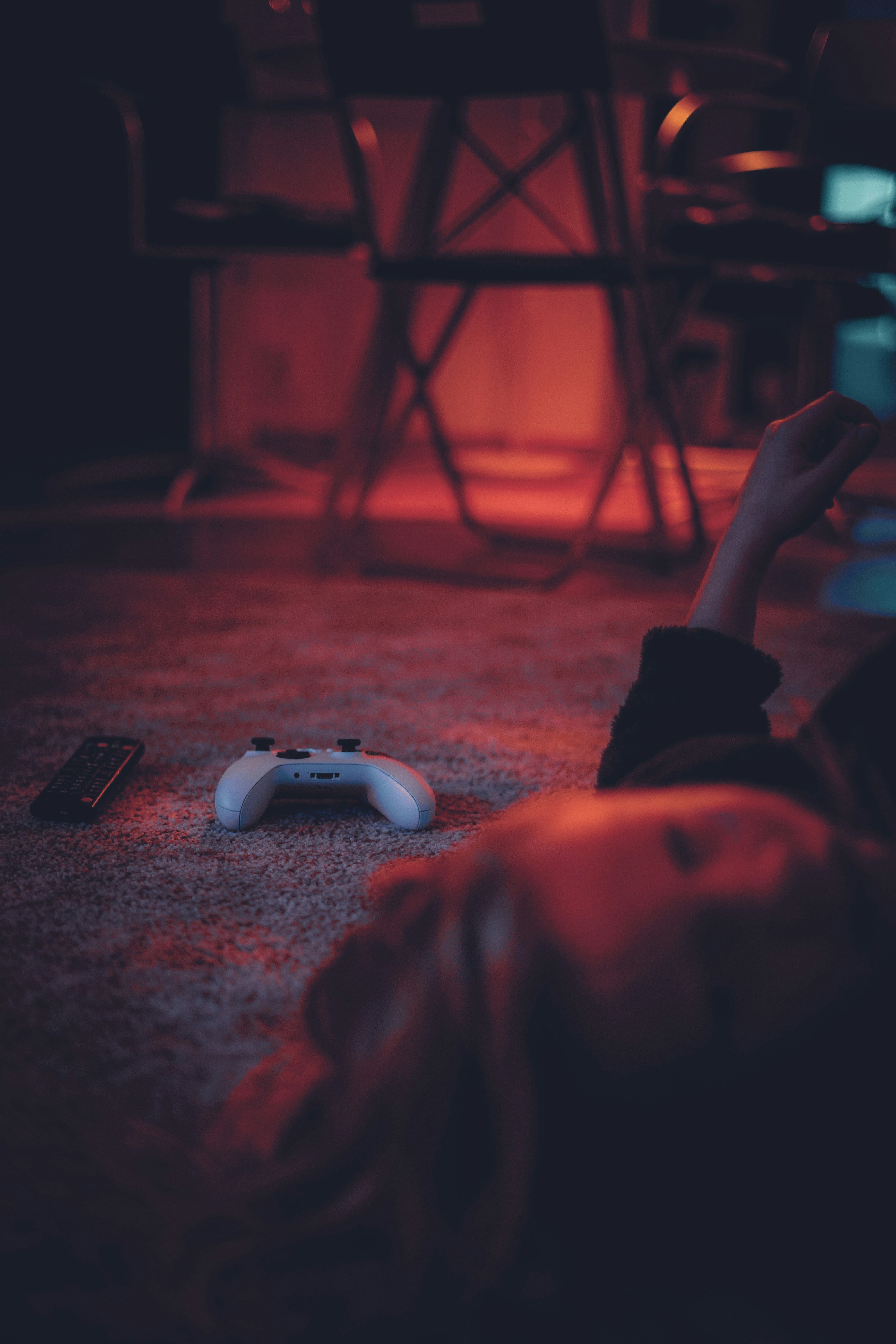 A person laying on the floor playing a video game photo – Free Xbox ...