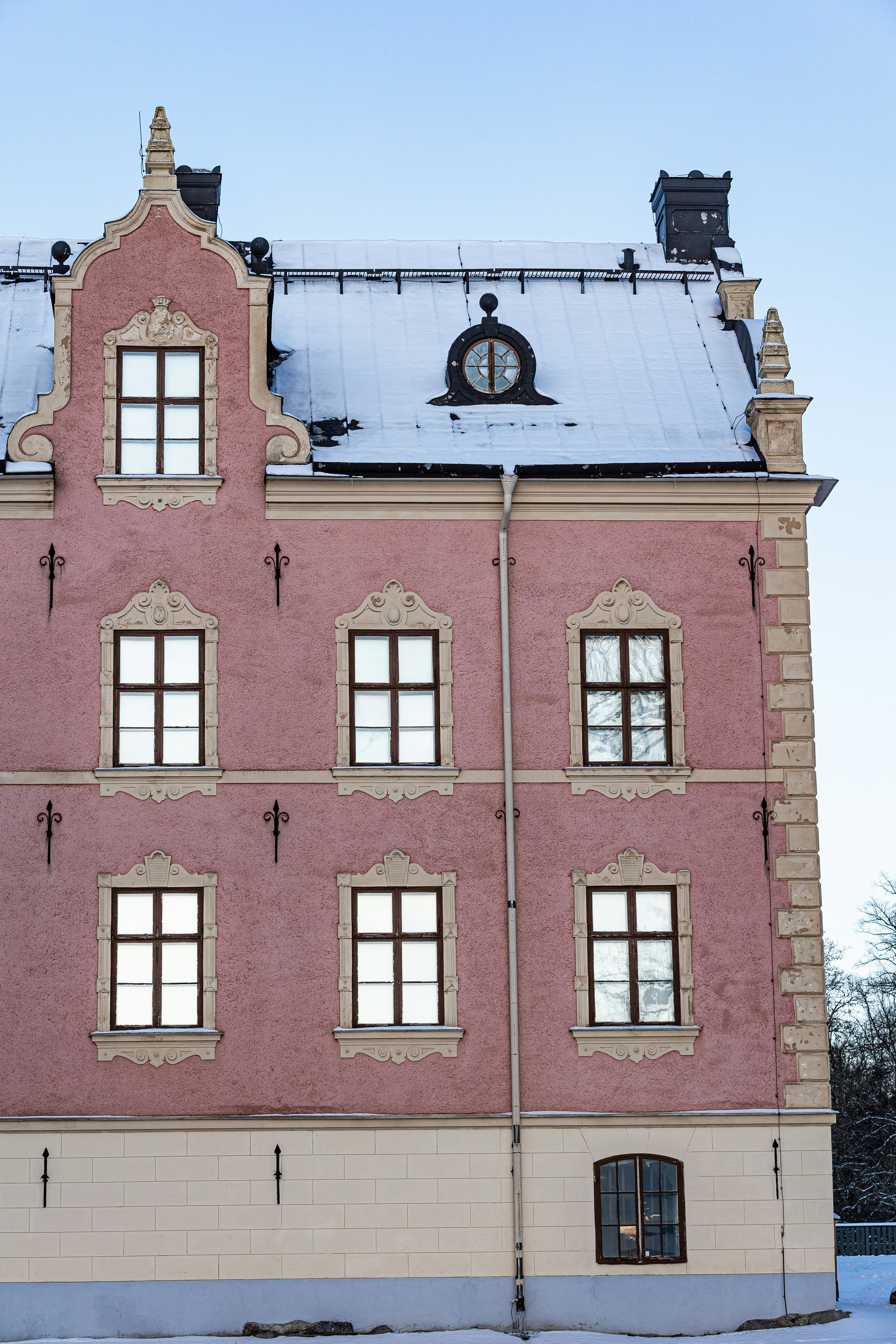 A pink castle located just north of Stockholm in the winter dusk.