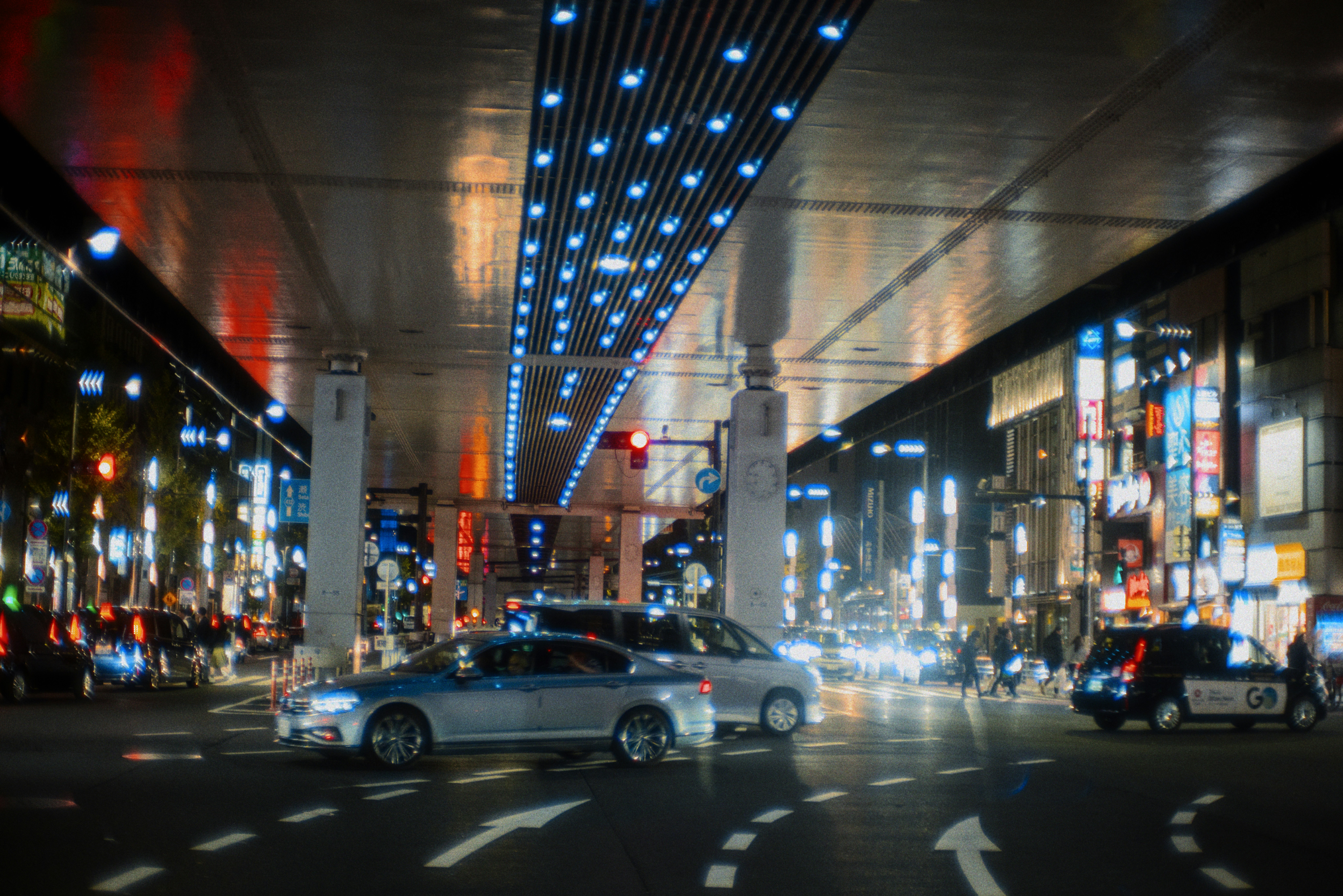A city street filled with lots of traffic at night photo – Free City ...