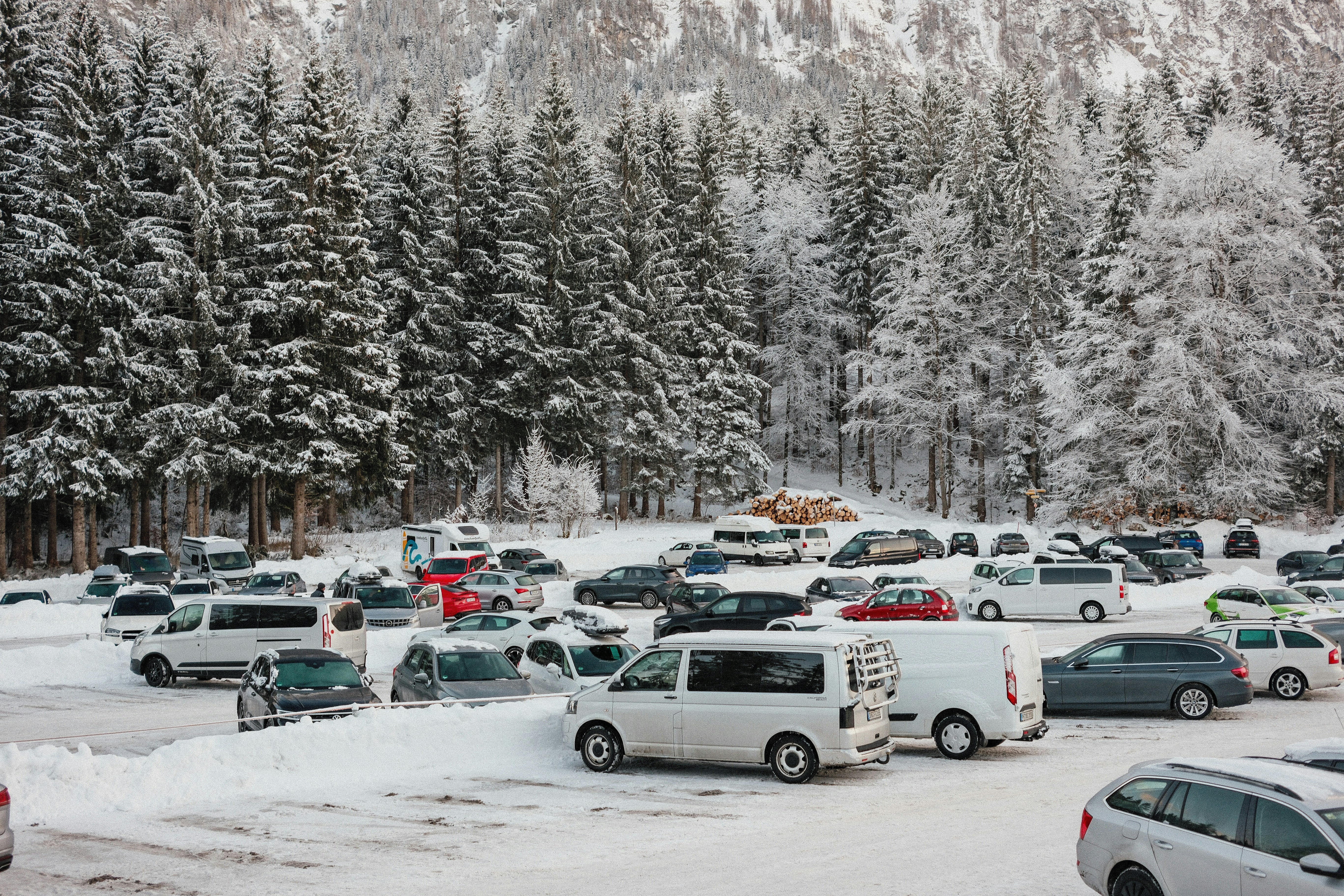 A parking lot filled with lots of cars covered in snow photo – Free ...