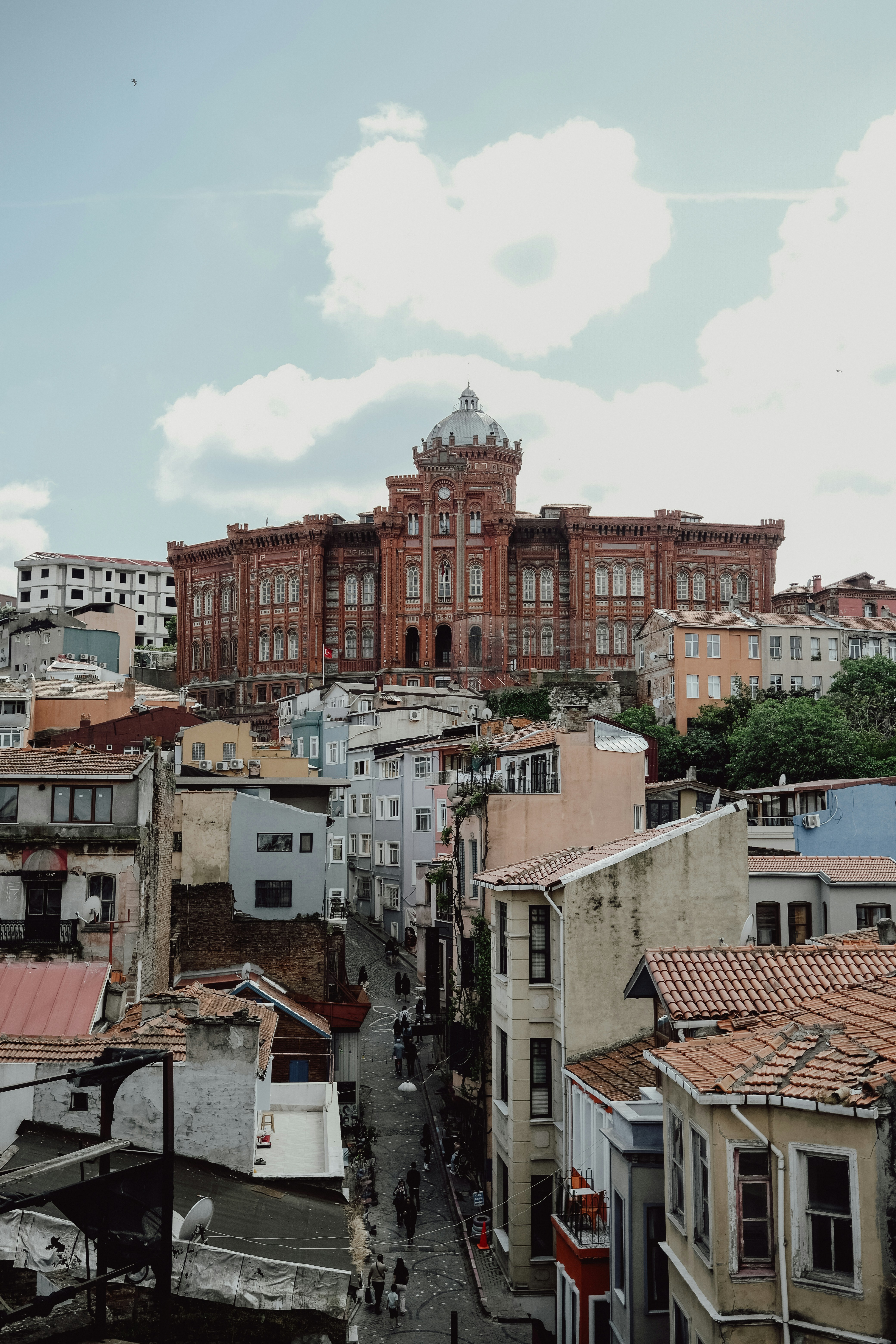 A view of a city from a high viewpoint photo – Free Balat Image on Unsplash