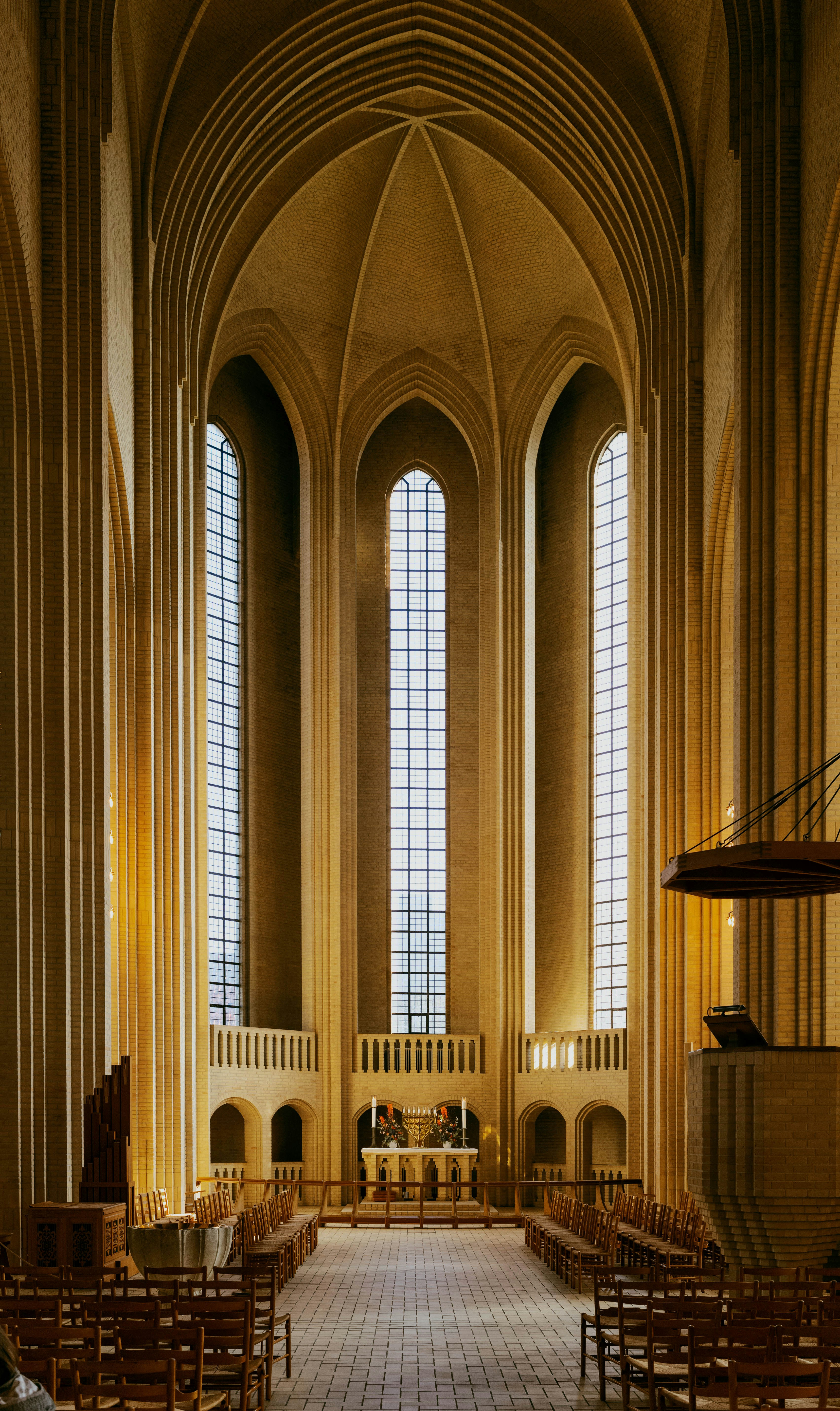 A large cathedral with two rows of pews photo – Free Building Image on ...