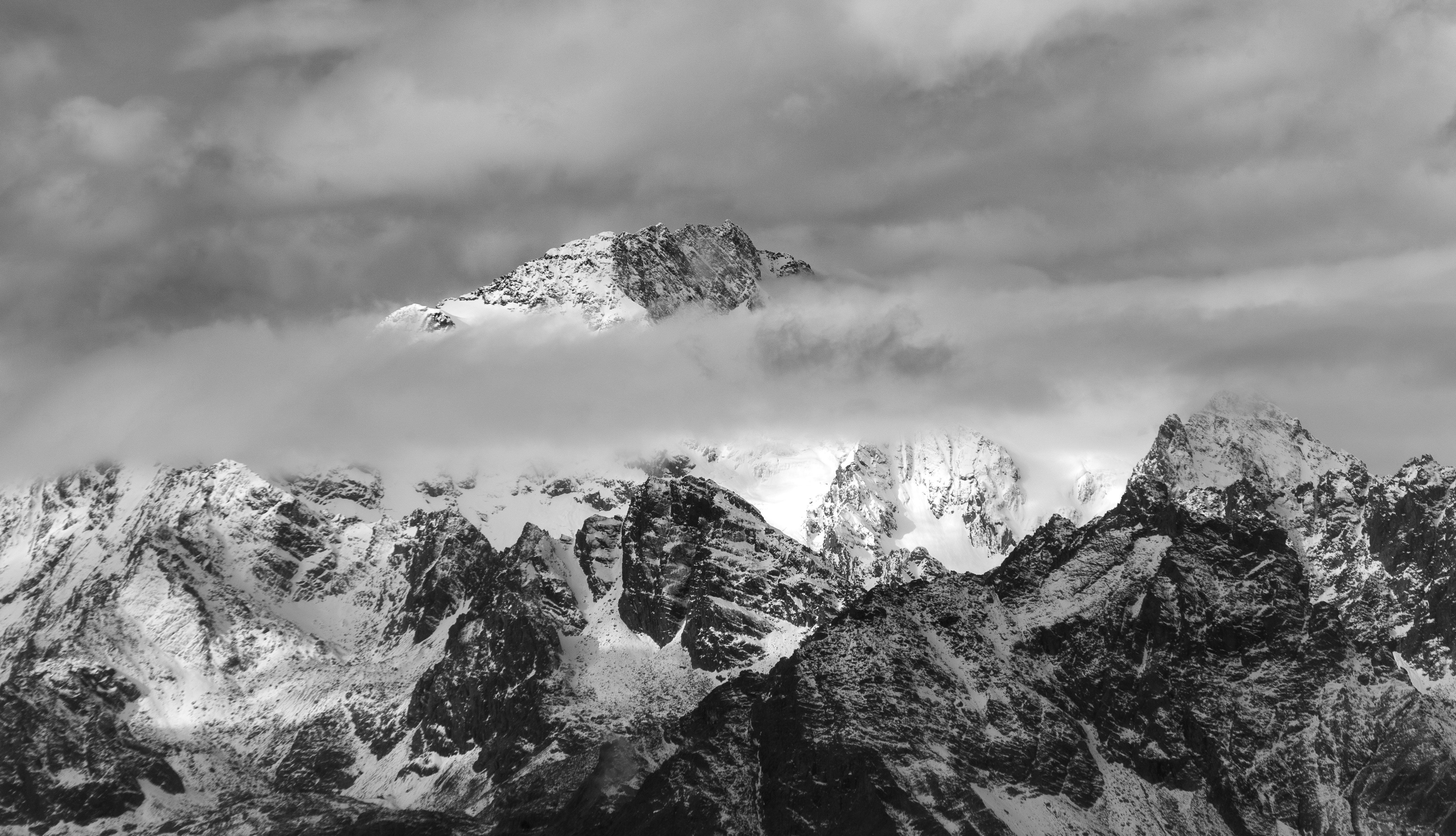 A black and white photo of a mountain range photo – Free Disgrazia ...