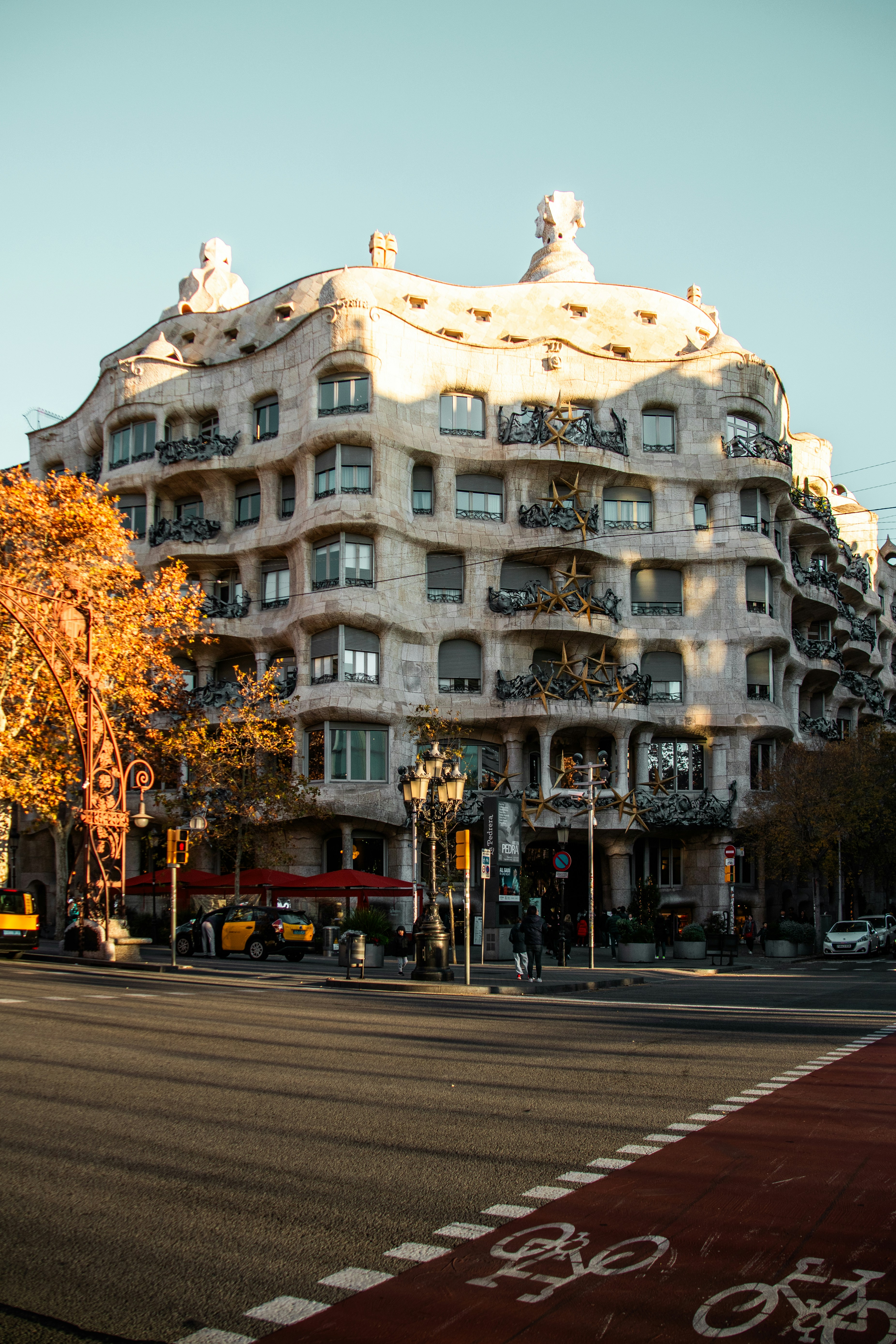 La Pedrera in Warm Dusk: Gaudí’s Wavy Facade Dominates Barcelona Street