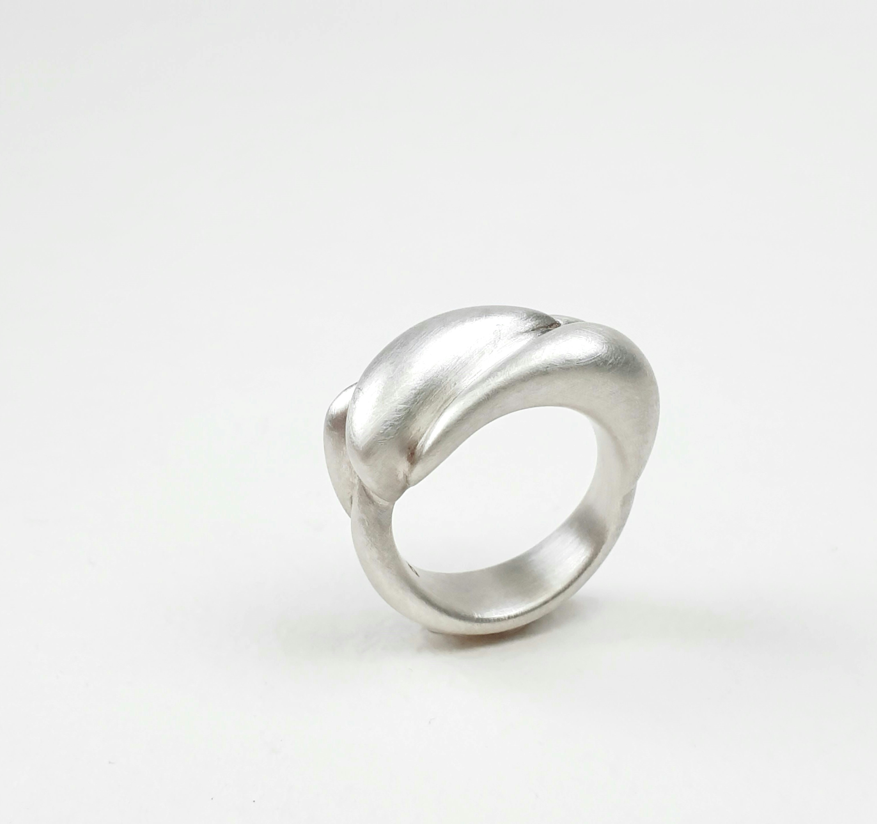 Elegance in Simplicity: The Curved Silver Ring