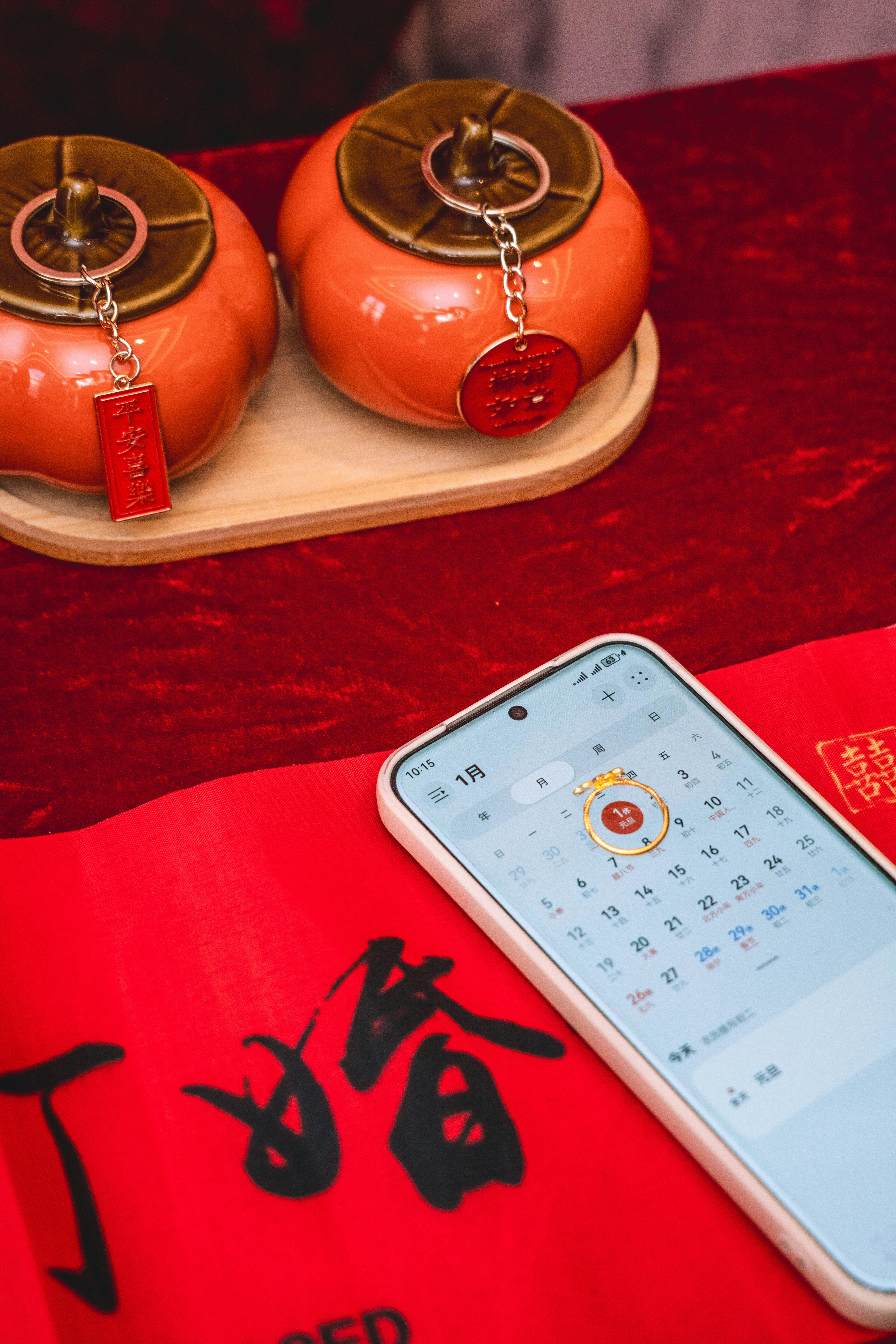 Lunar Calendar by Lantern Glow: A Quiet Synthesis of Tradition and Tech