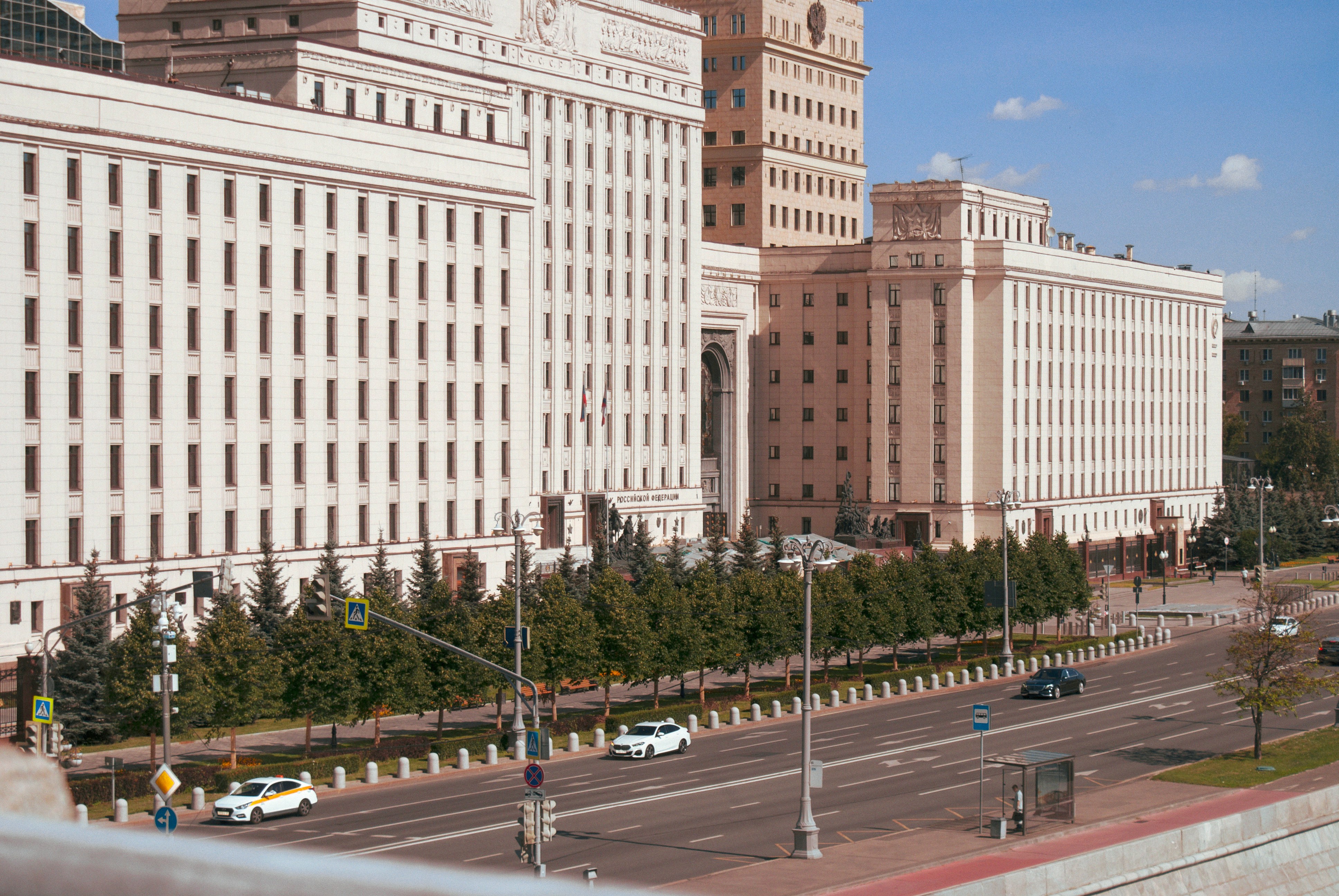 Arcades of Light: A Neoclassical Spine Over a Quiet Boulevard