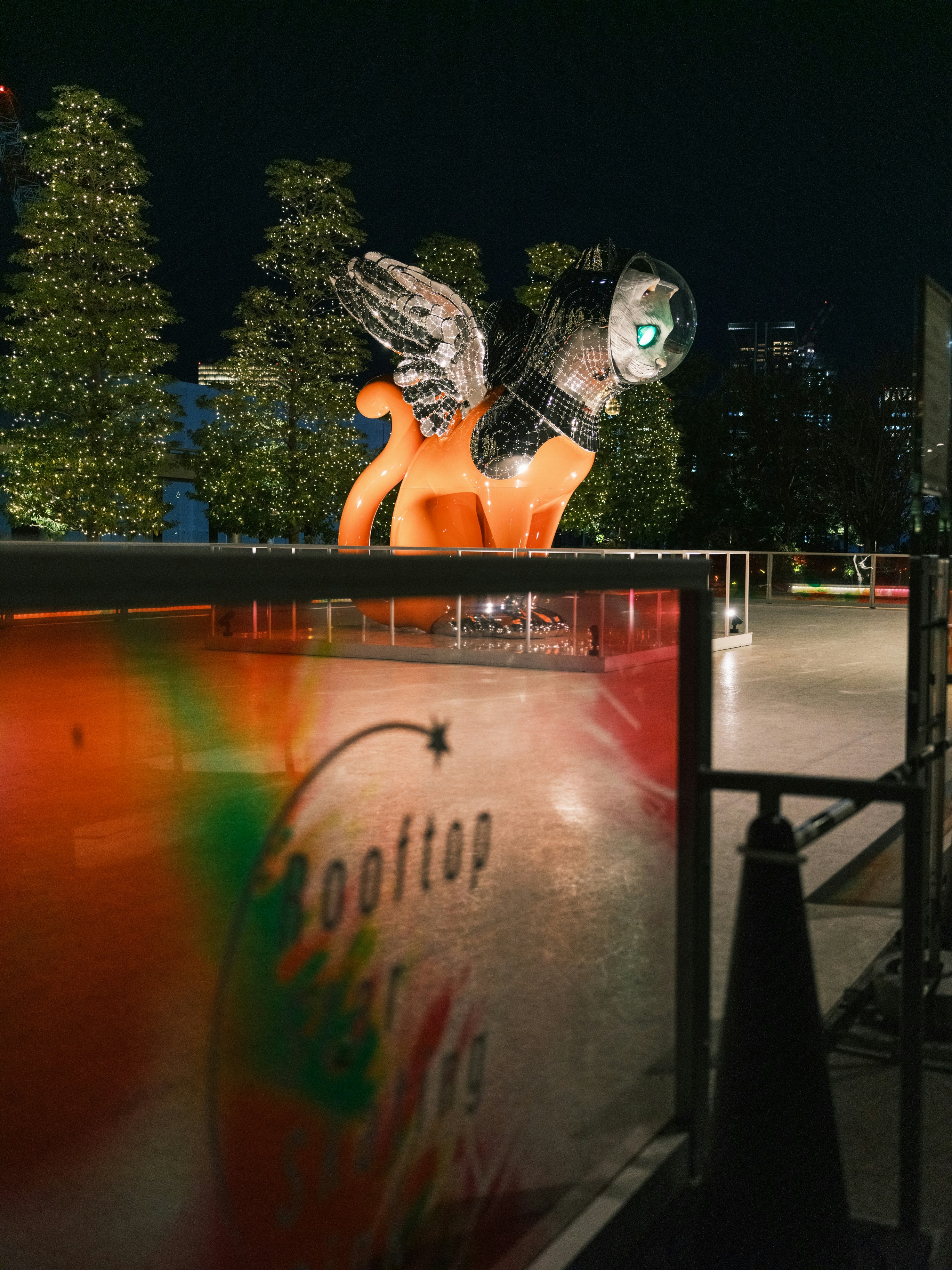 A statue of a bird on top of a skateboard ramp photo – Free Ginza Image ...