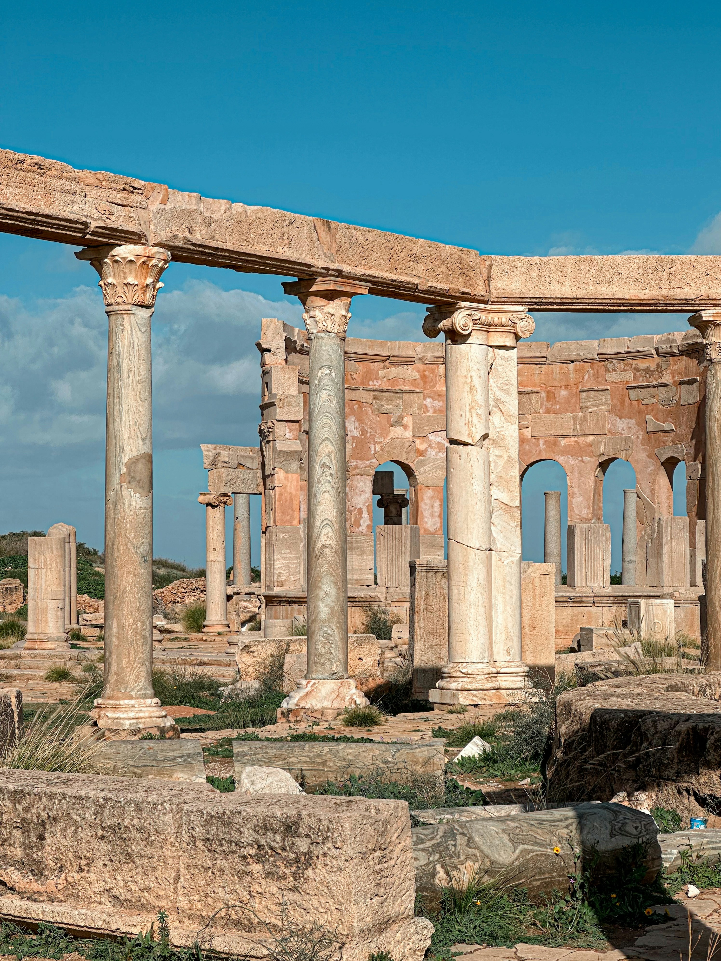 The ruins of the ancient city of palmyran photo – Free Ruins Image on ...