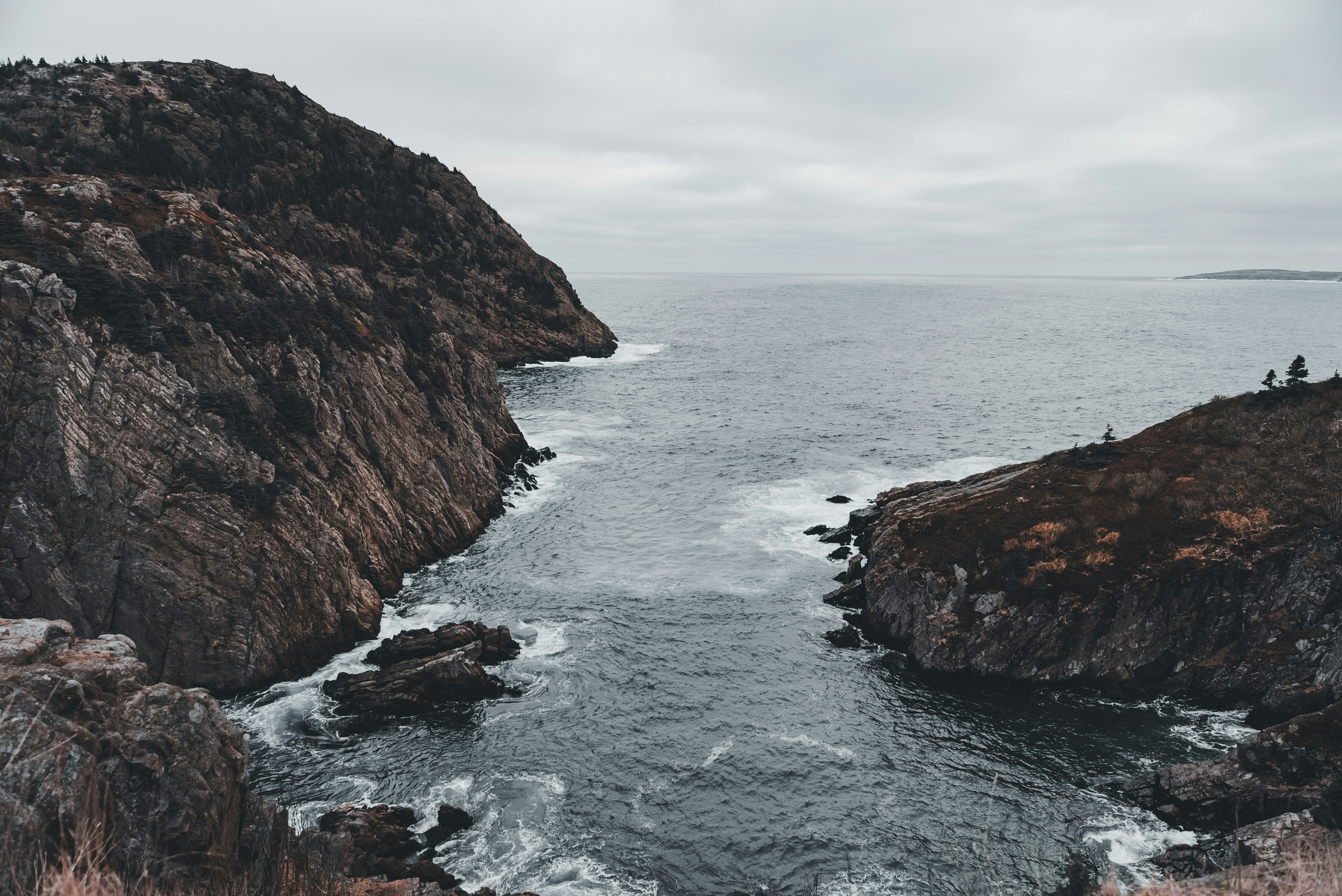 A body of water near a rocky shore photo – Free Nature Image on Unsplash