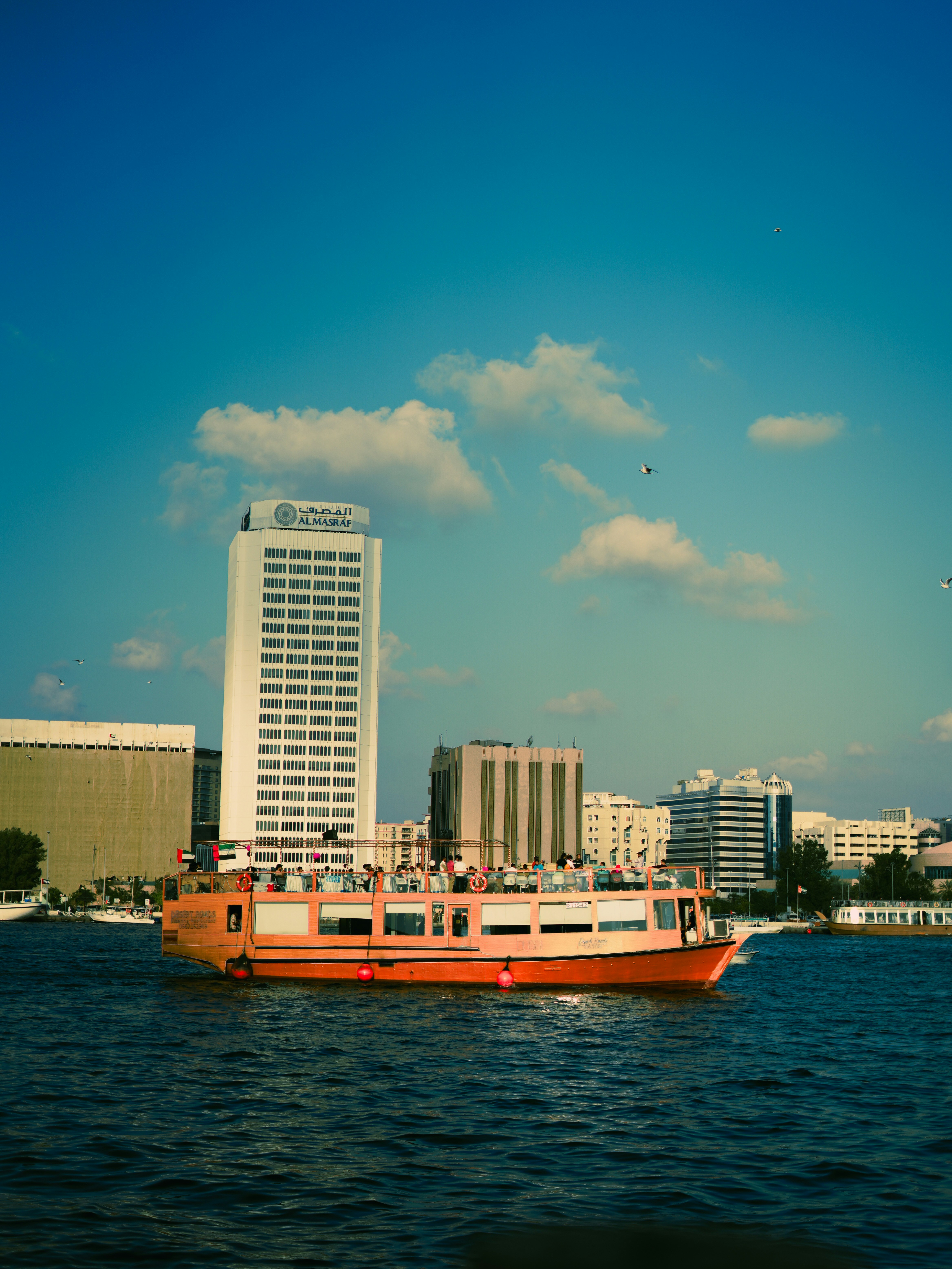 Foto Perahu merah dan putih di perairan – Gambar Kota Gratis di Unsplash