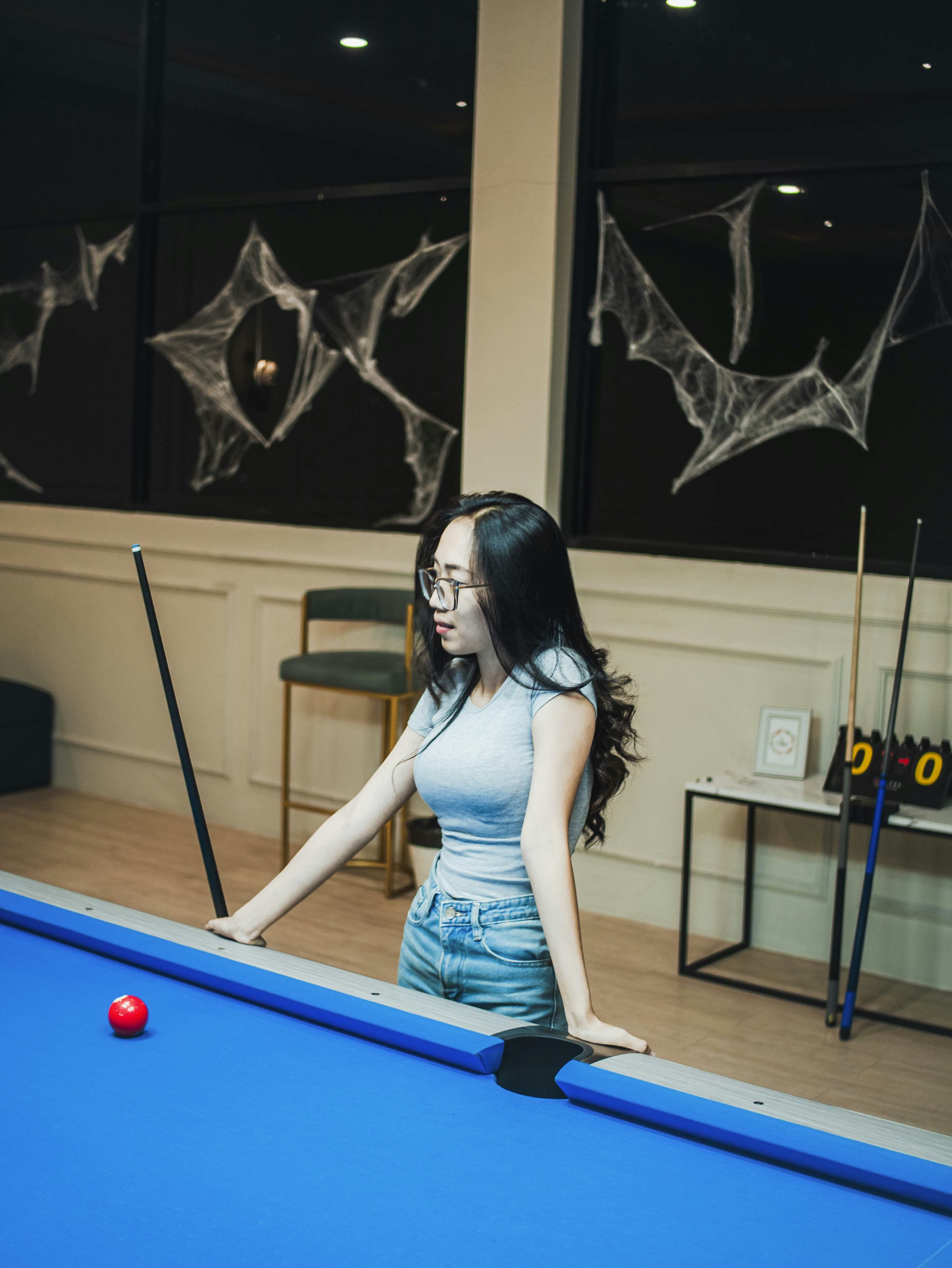 A woman is playing a game of pool photo – Free Billiard Image on Unsplash