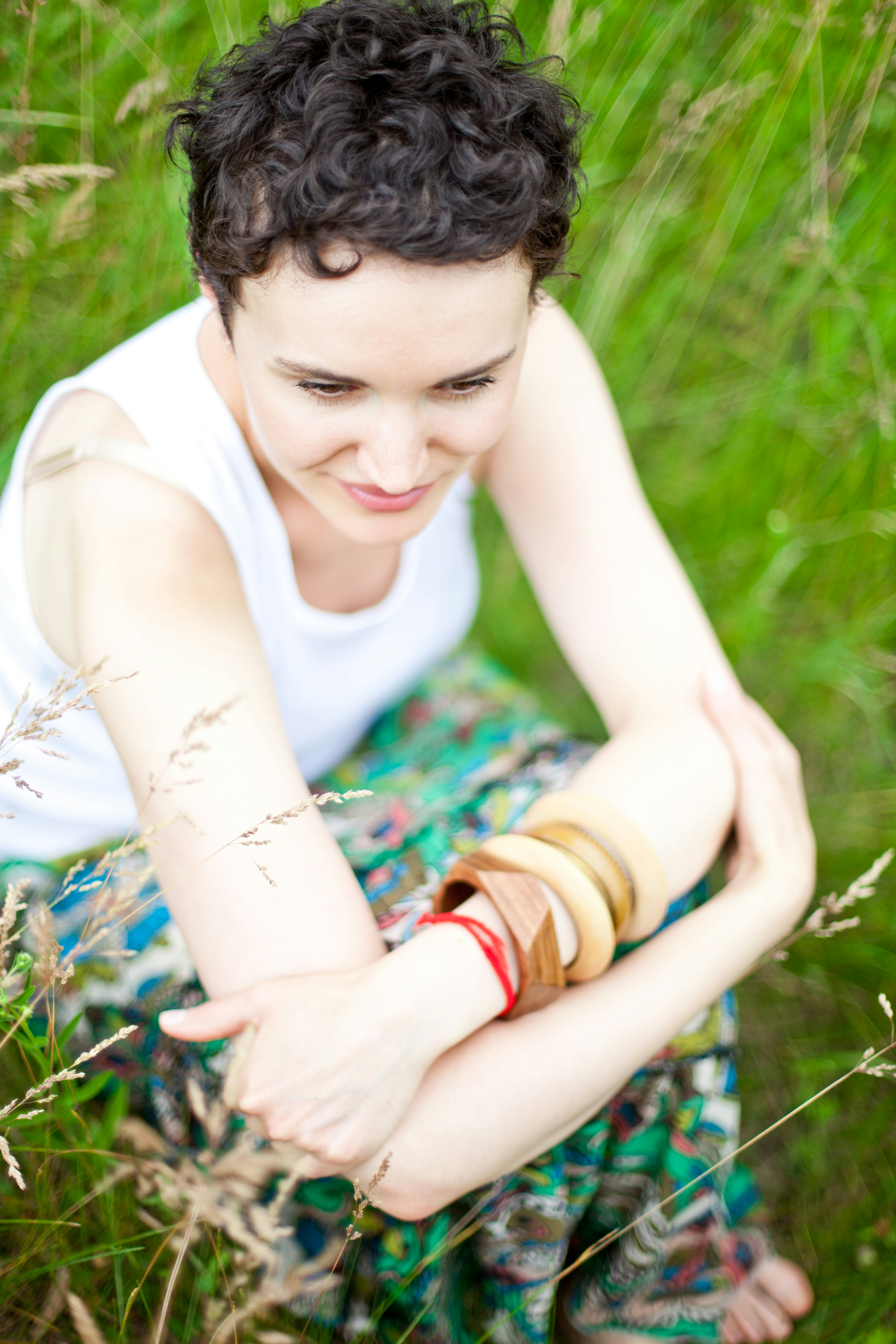 Sunlit Quiet: A Contemplative Moment in Wild Grass
