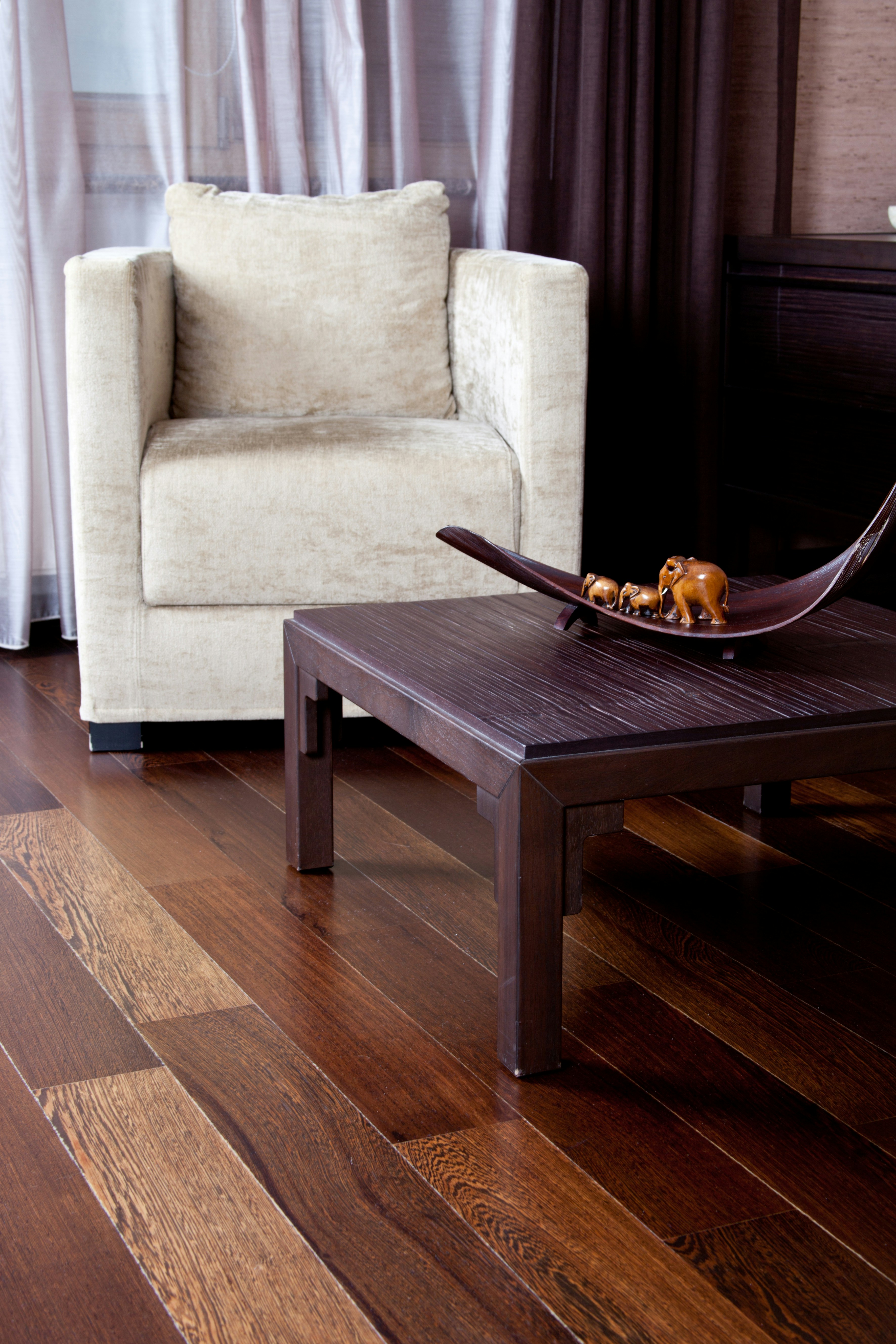Quiet Geometry: A Coffee Table Vignette in Warm Wood