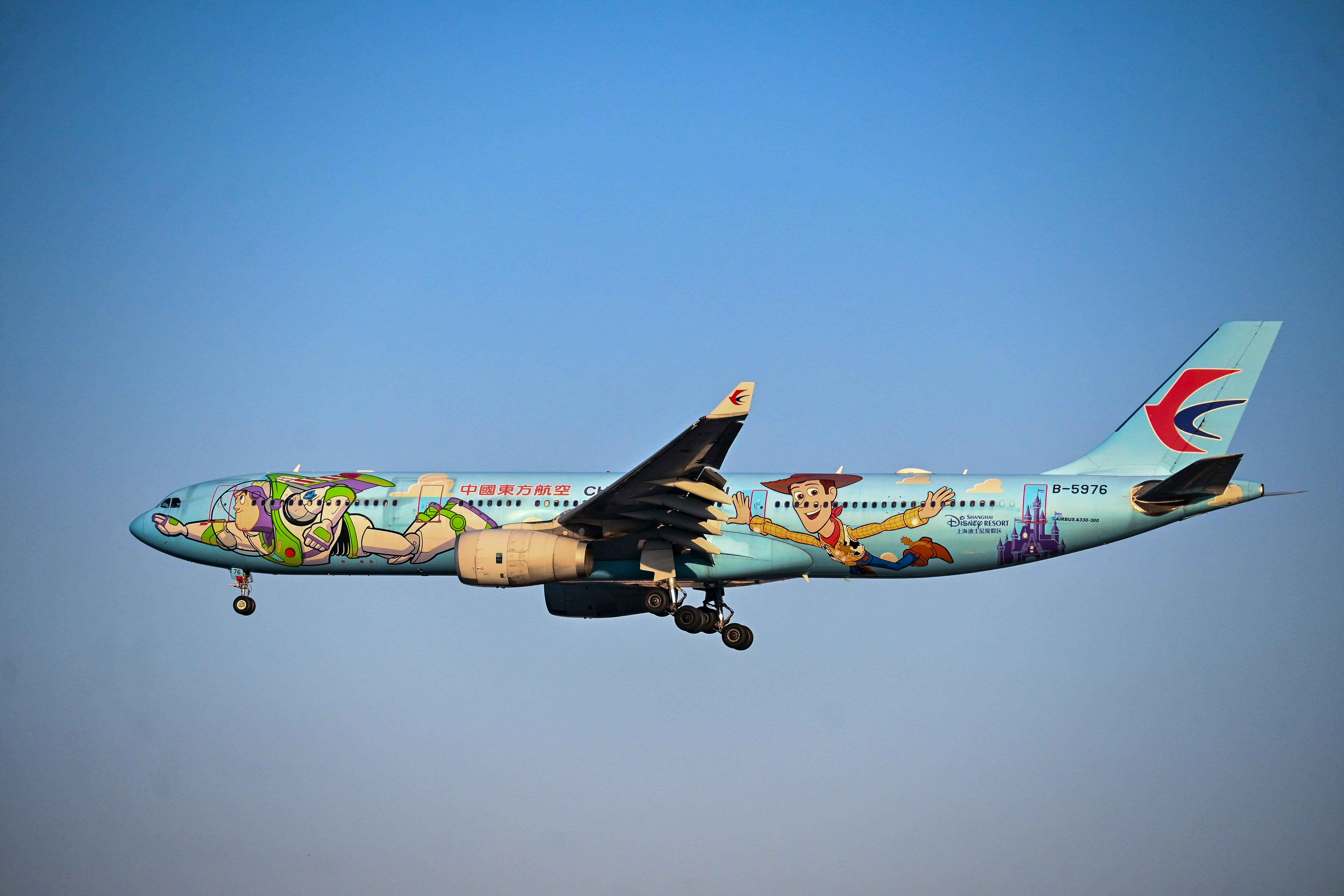 B-5976 Airbus A330-343 China Eastern (Disneyland-Pixar Toy Story Livery)