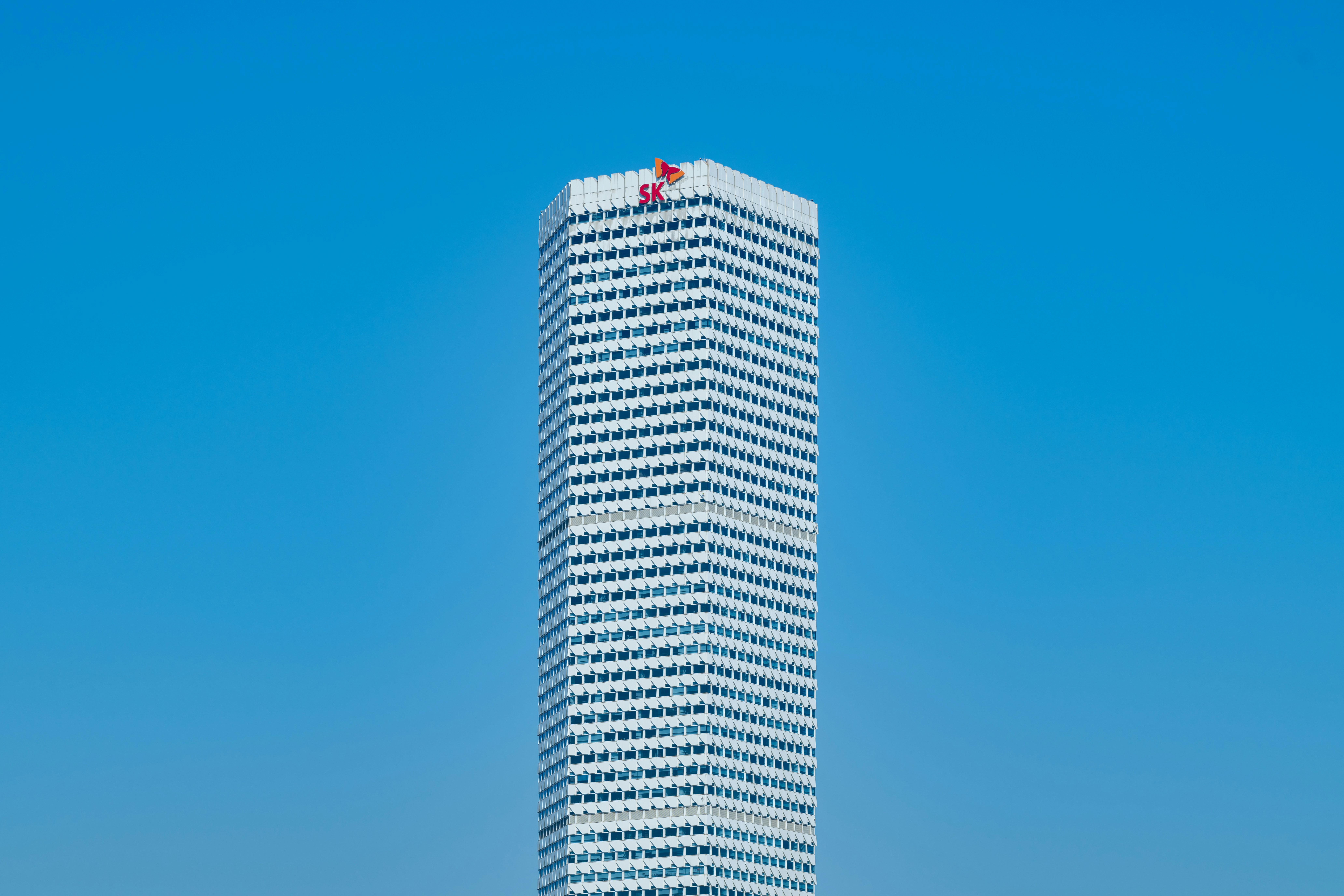 White Tower Against a Pristine Blue Sky: Gridlines Reaching Skyward