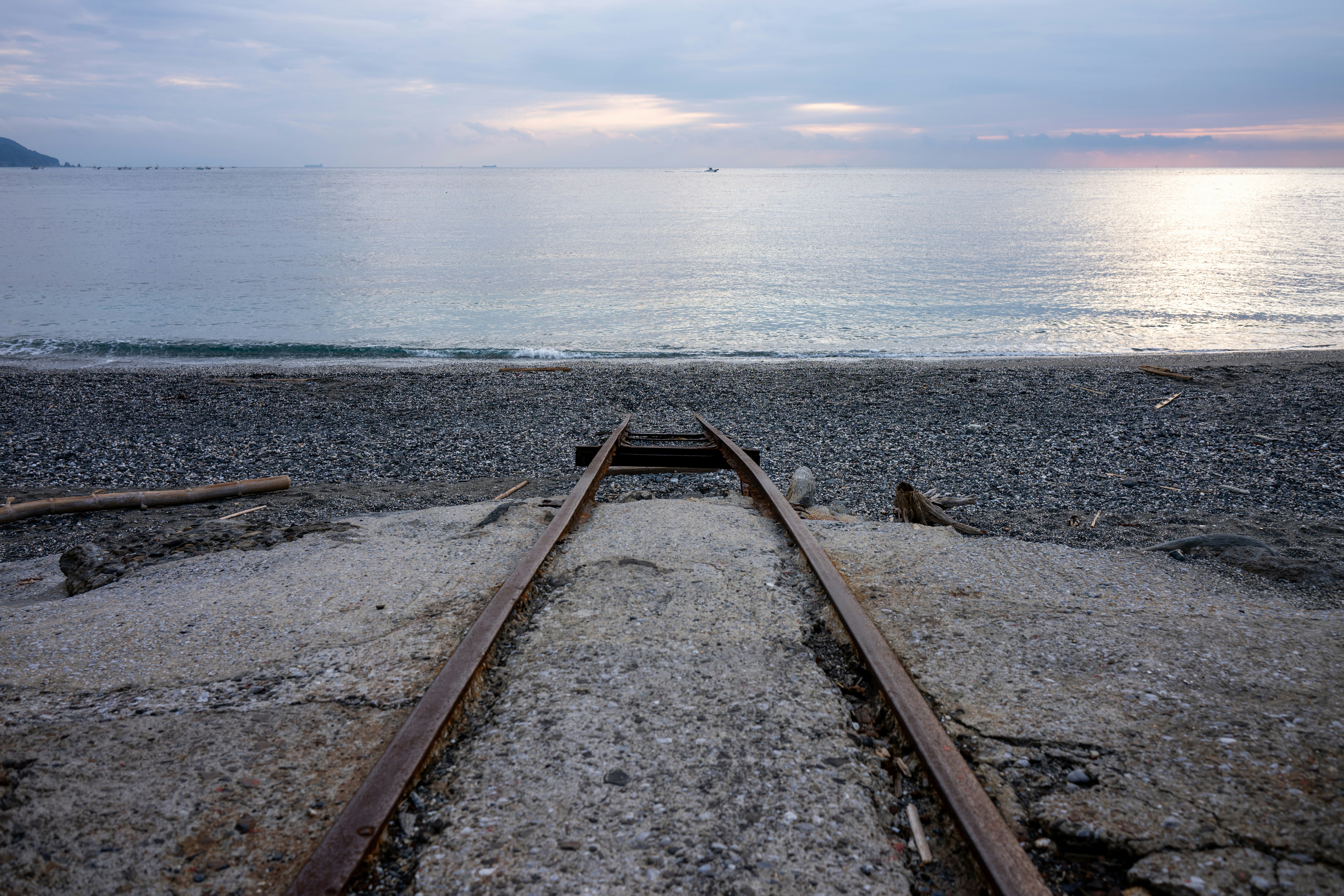 A train track sitting on top of a sandy beach photo – Free Nature Image ...