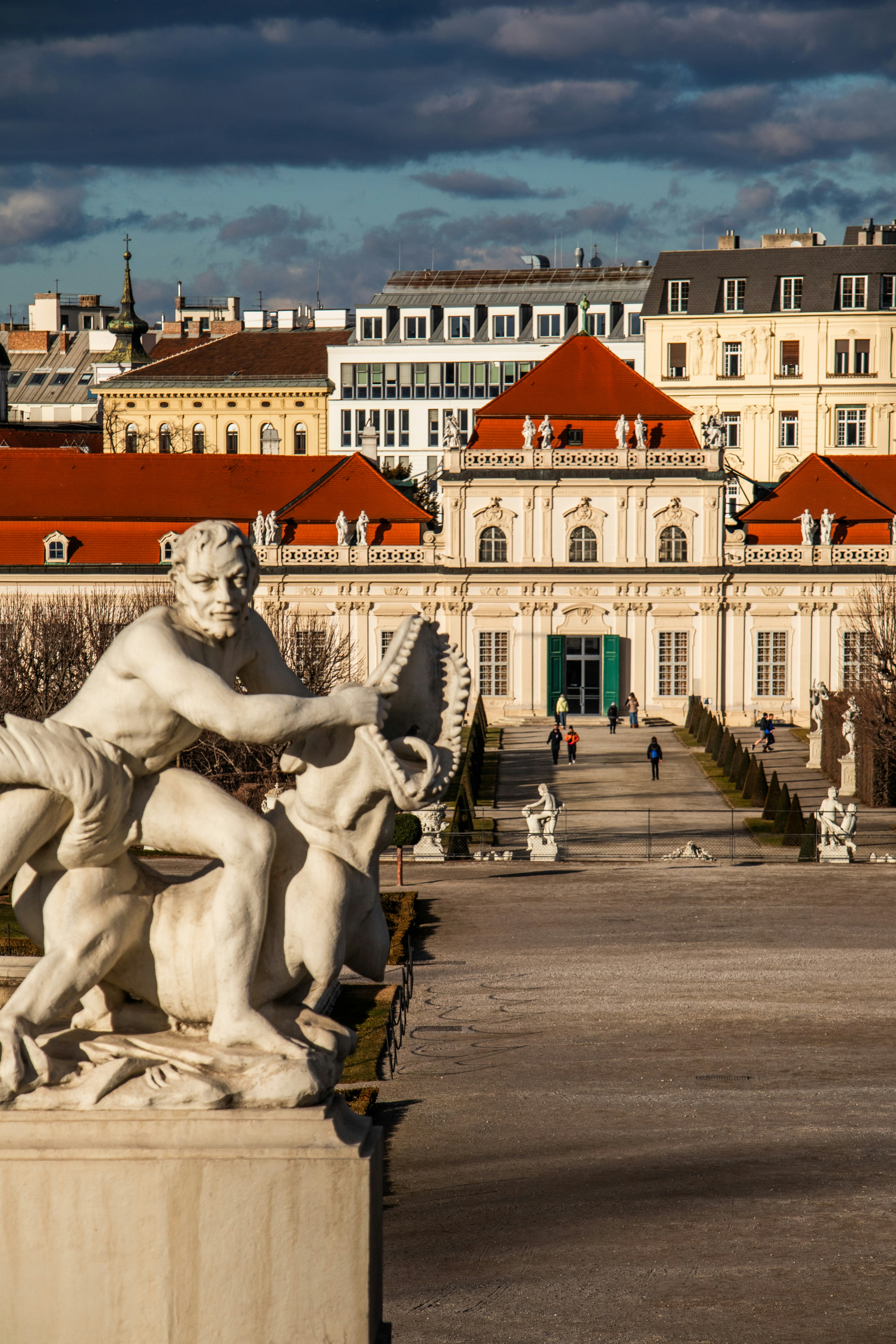 A statue of two men fighting in front of a building photo – Free City ...