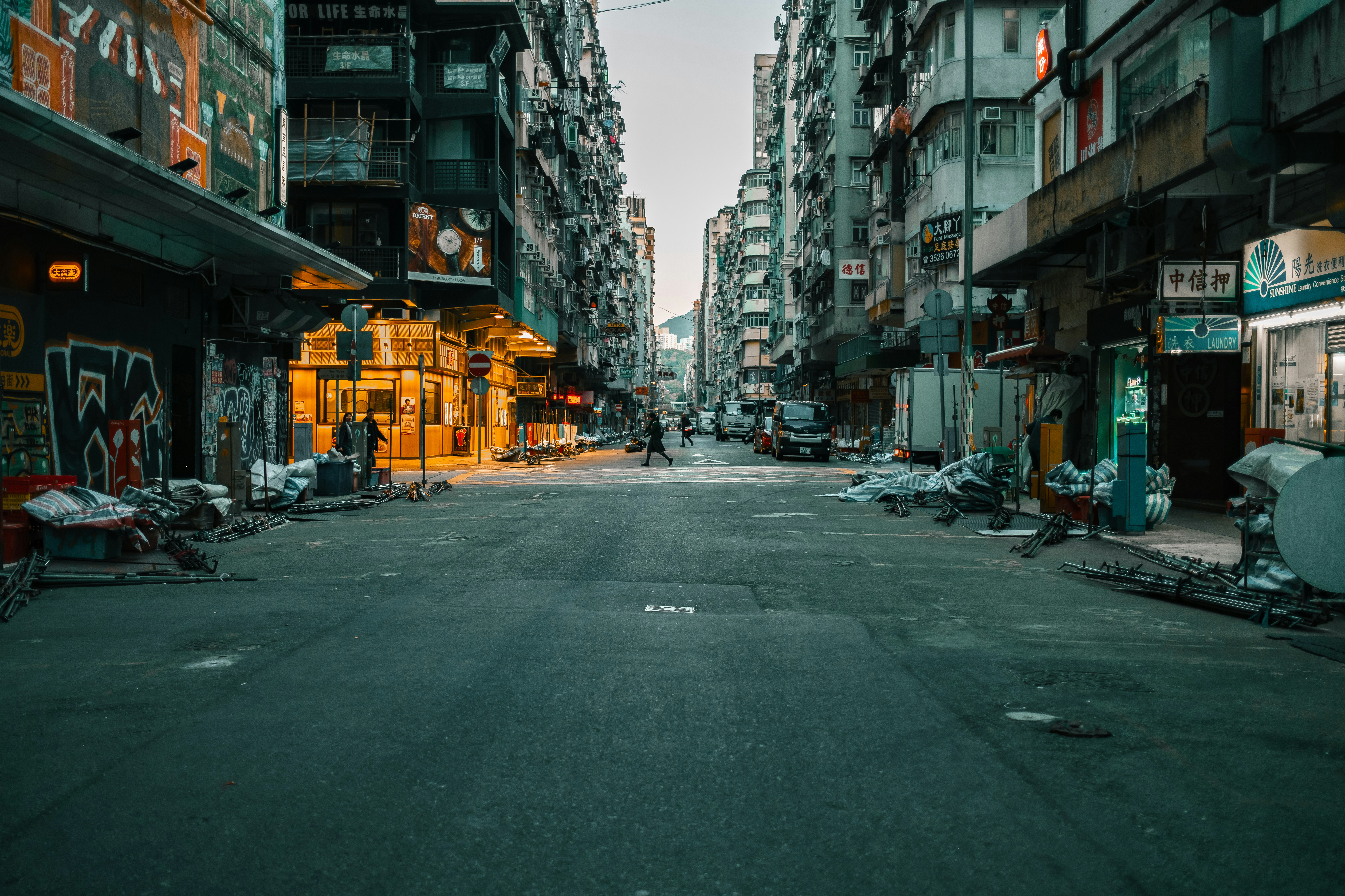 An empty street in a city with lots of buildings photo – Free Car Image ...