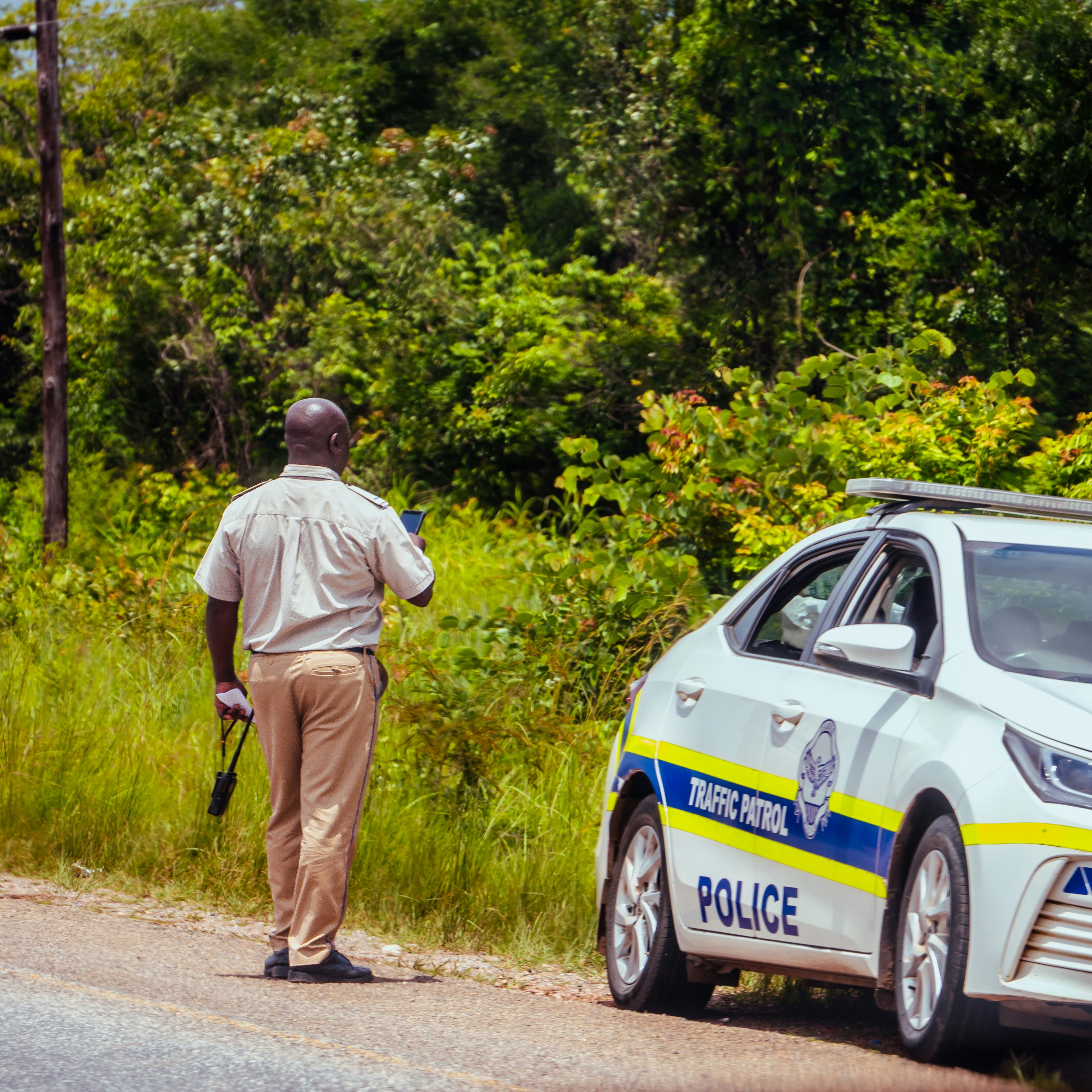 A police car parked on the side of the road photo – Free Man Image on ...