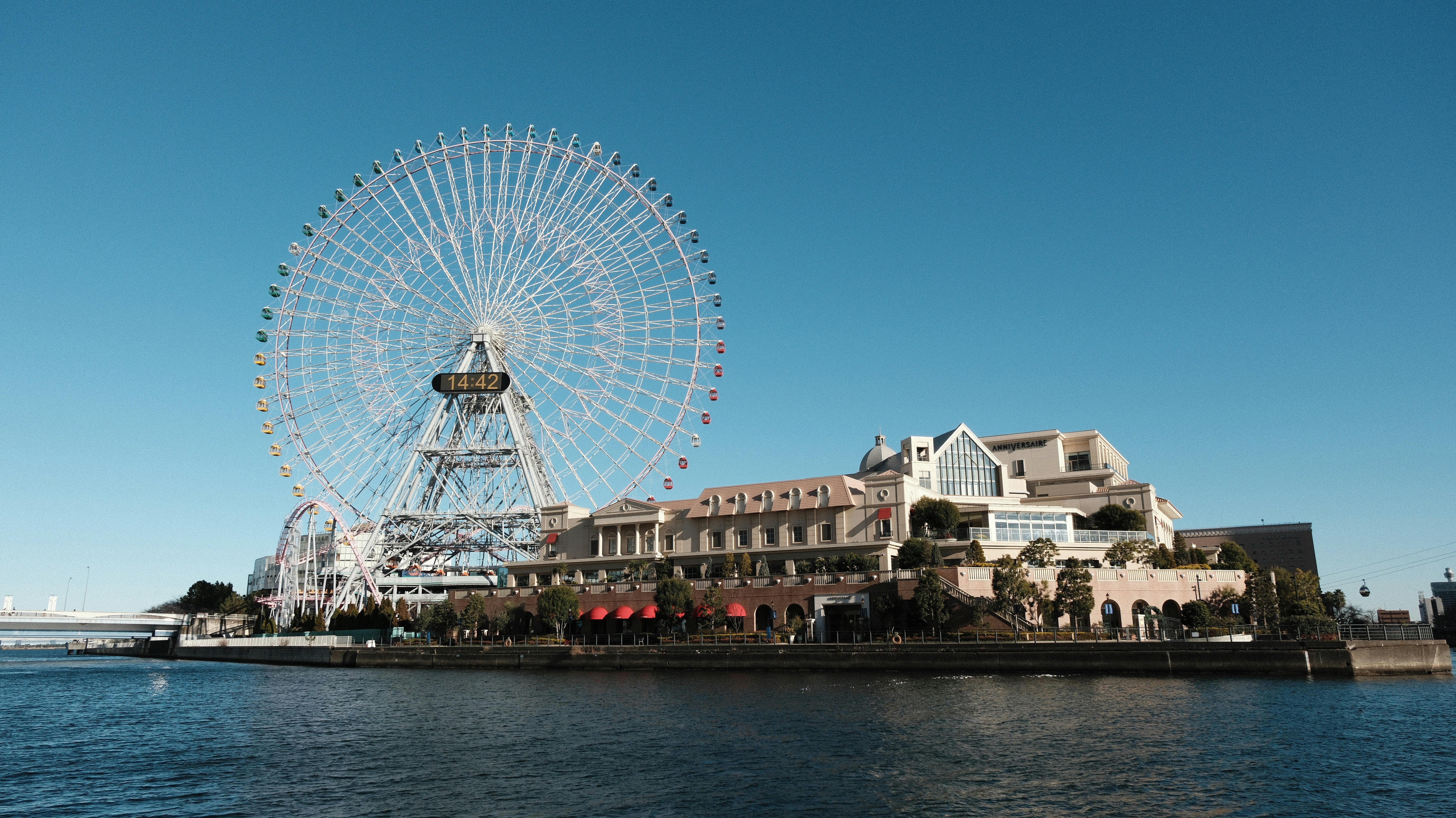 A large ferris wheel sitting on top of a body of water
