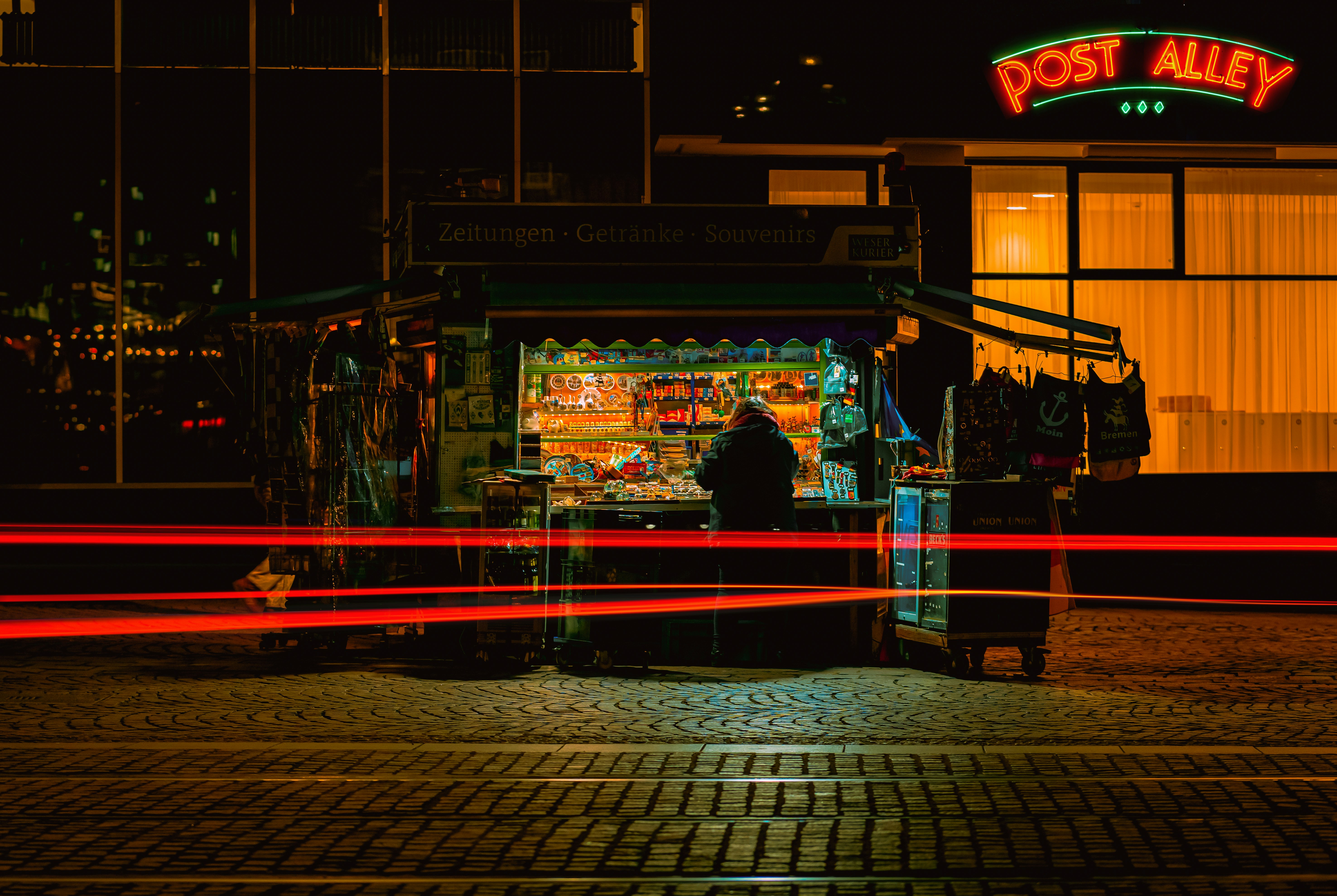 A food cart sitting on the side of a road photo – Free Bremen Image on ...