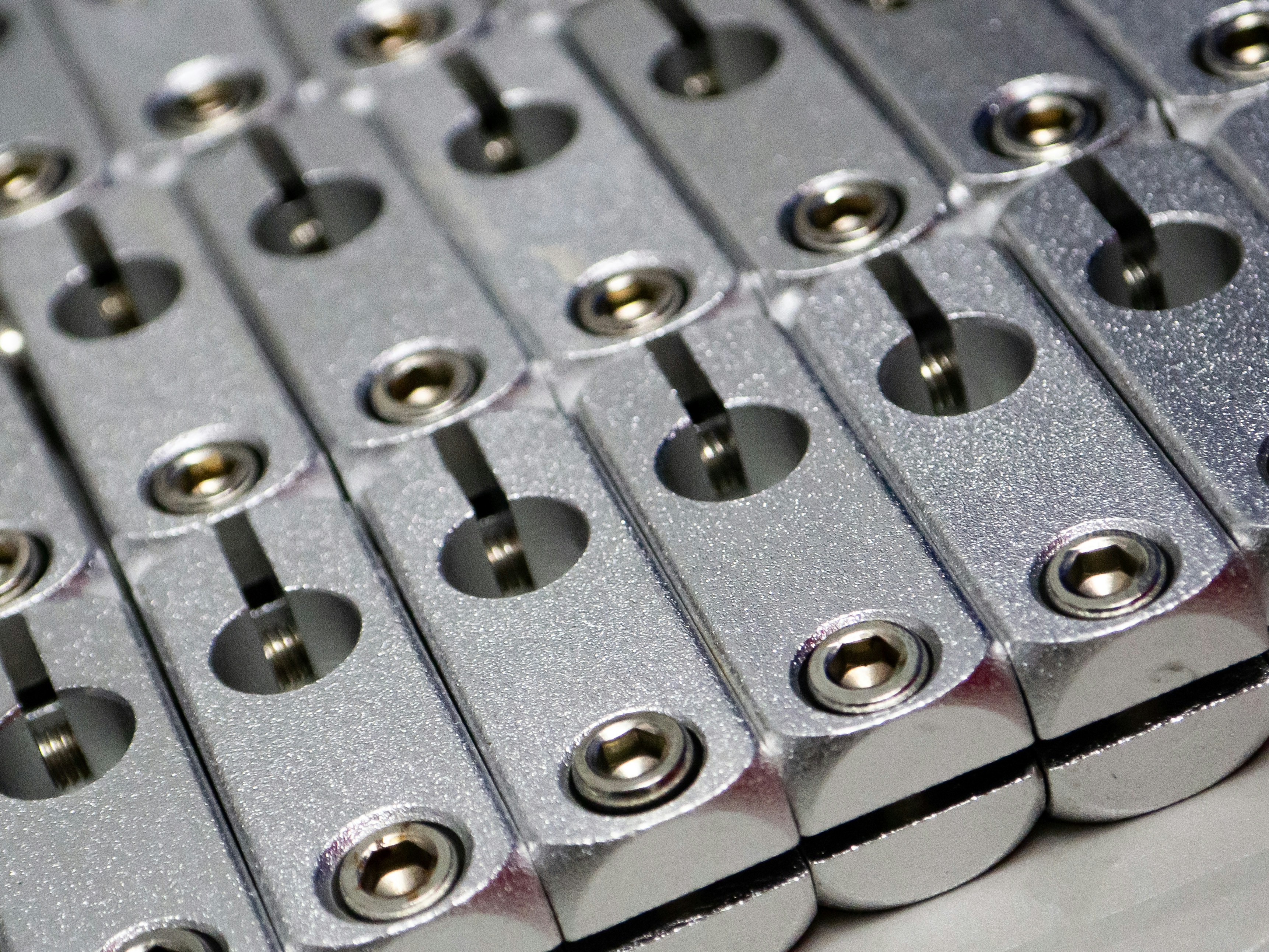 A close up of a bunch of batteries photo – Free Zoomin Image on Unsplash