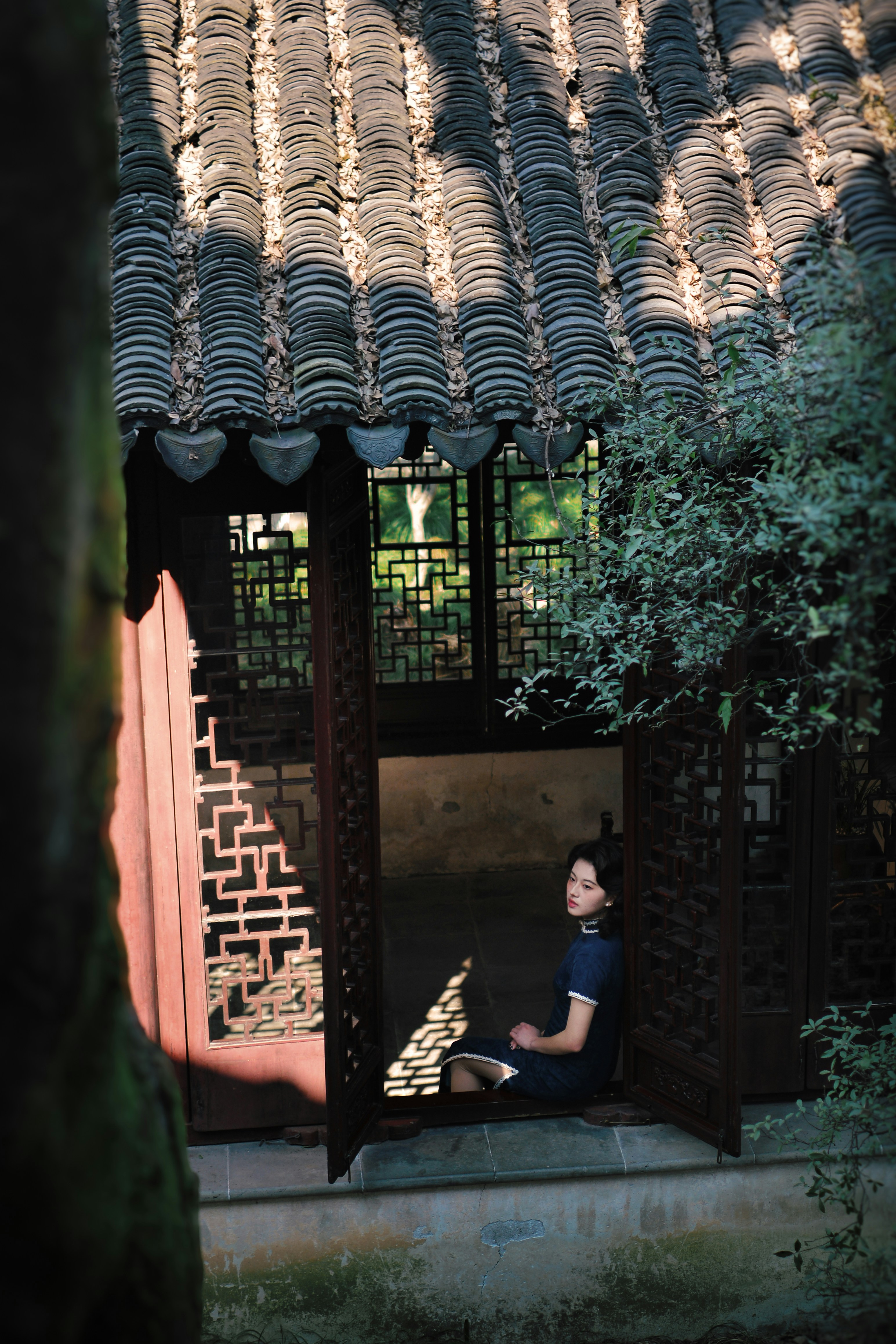 Lattice Light: A Quiet Portrait in a Sunlit Chinese Pavilion