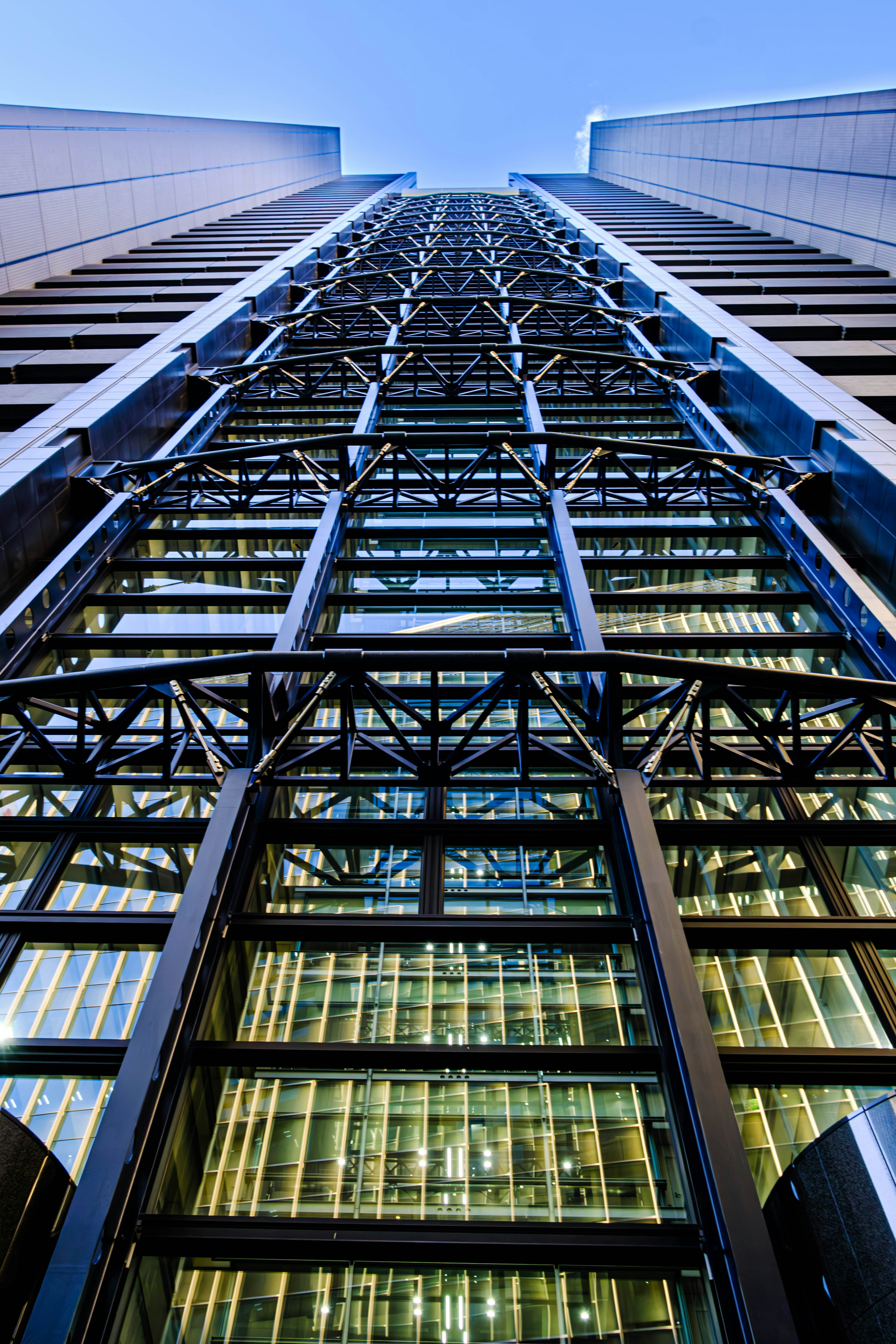 Converging Facade: A Skyward Web of Steel and Glass