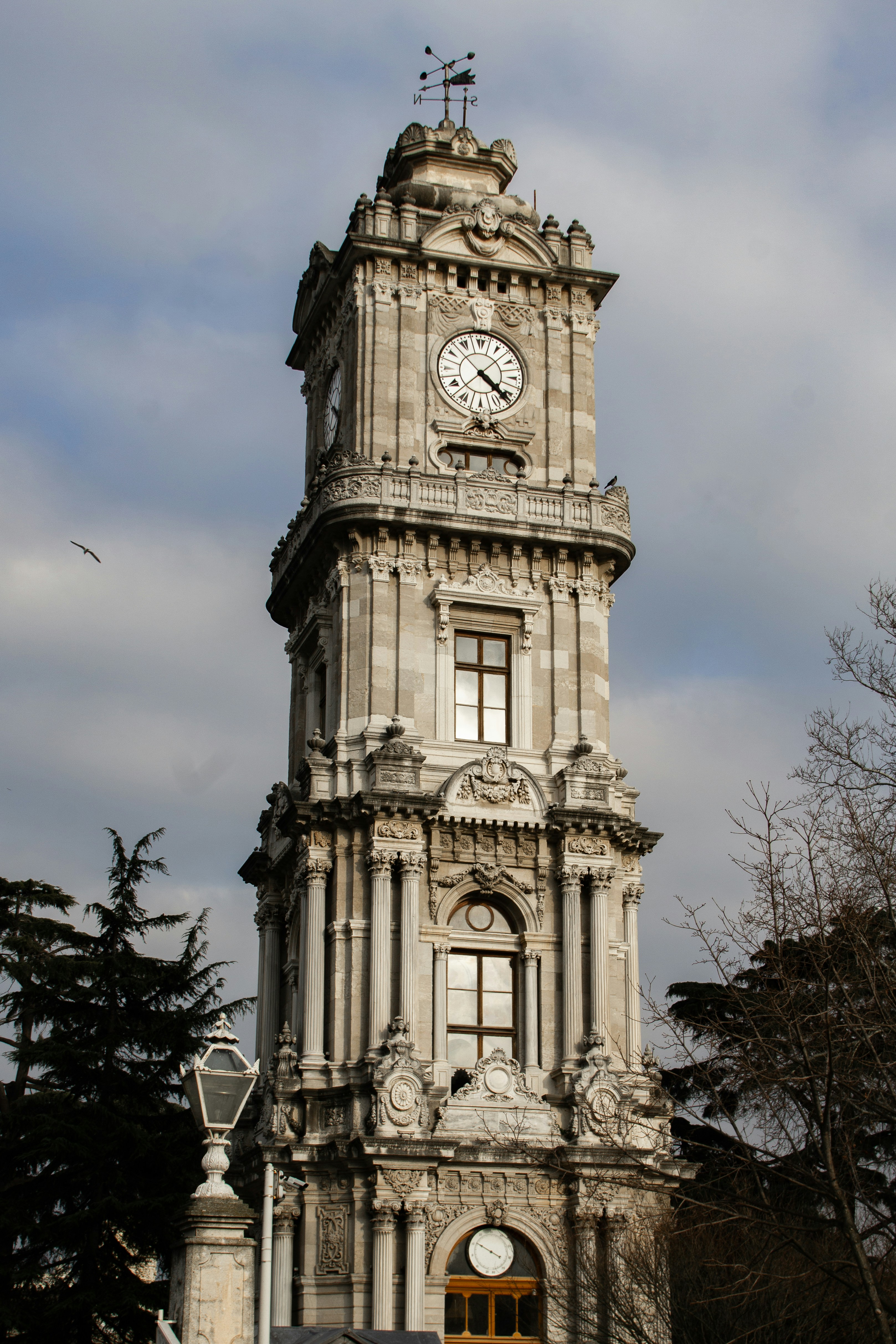 Canon 1200D (17-35mm f2.8 Lens)