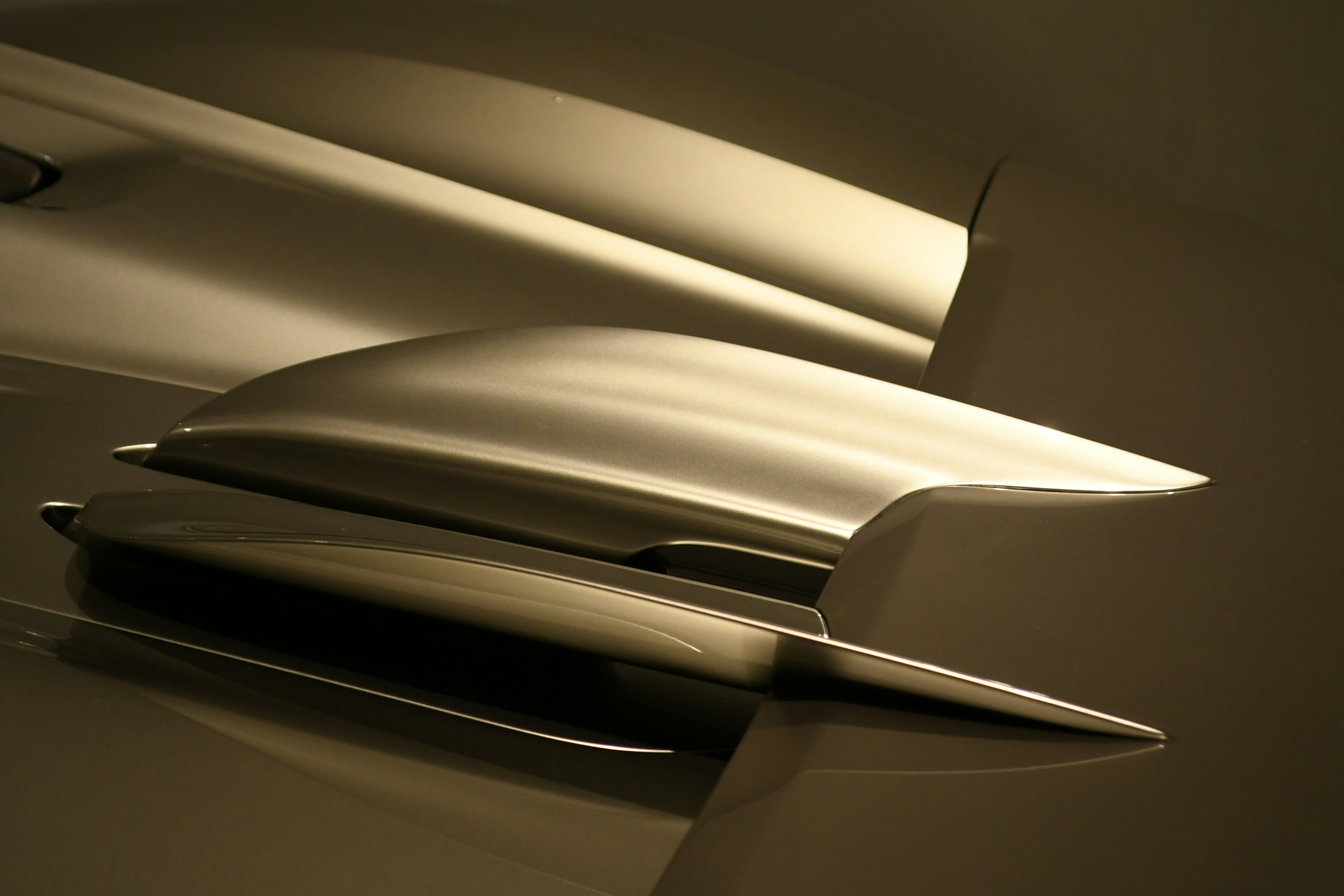 A close up of a shiny metal object photo – Free Logo Image on Unsplash