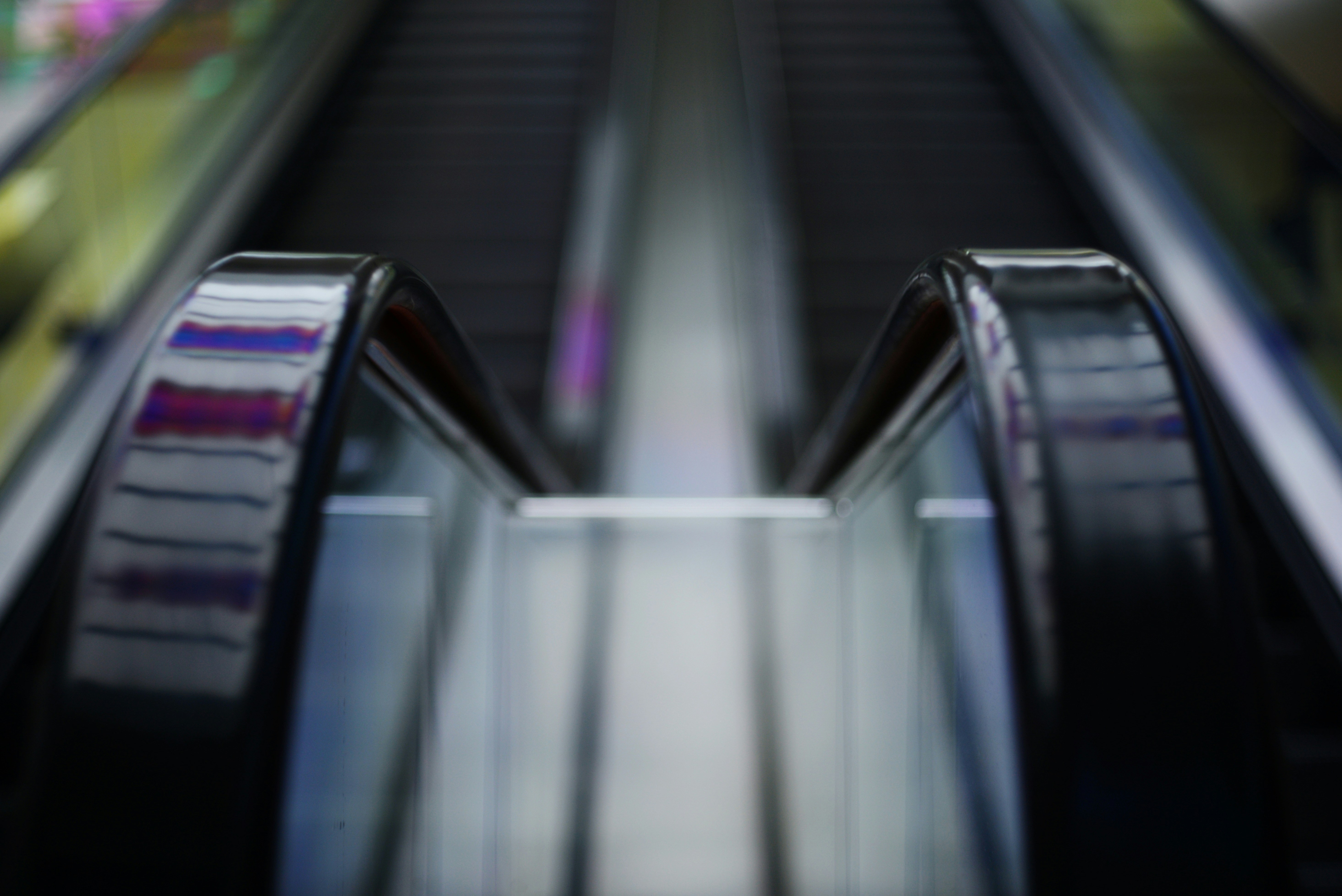 Convergence in Quiet Motion: Soft-Focused Escalator Symmetry